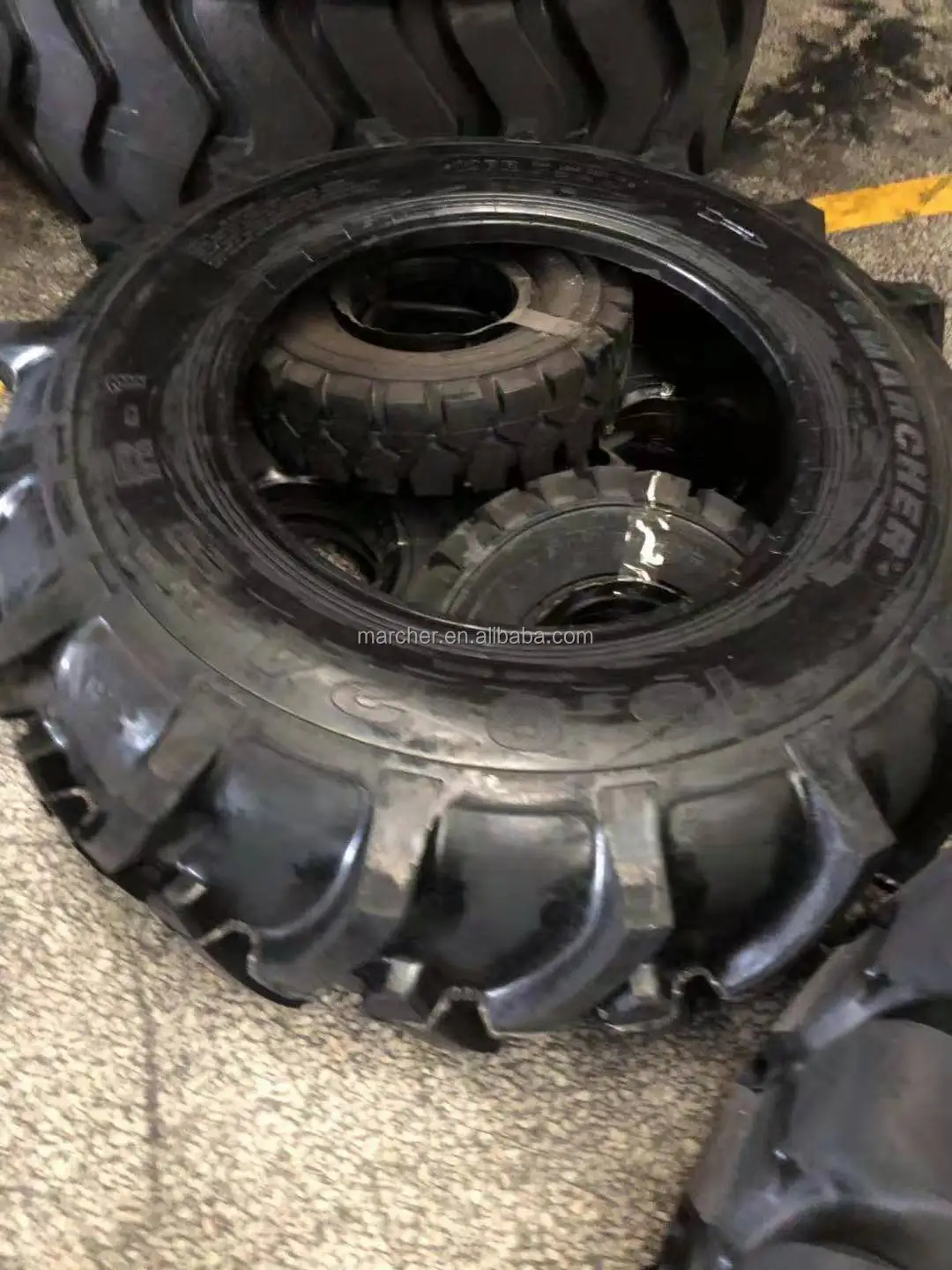 Marcher Brand Bogie Tire 750/55-26.5 With Tracks In Forest Spider ...