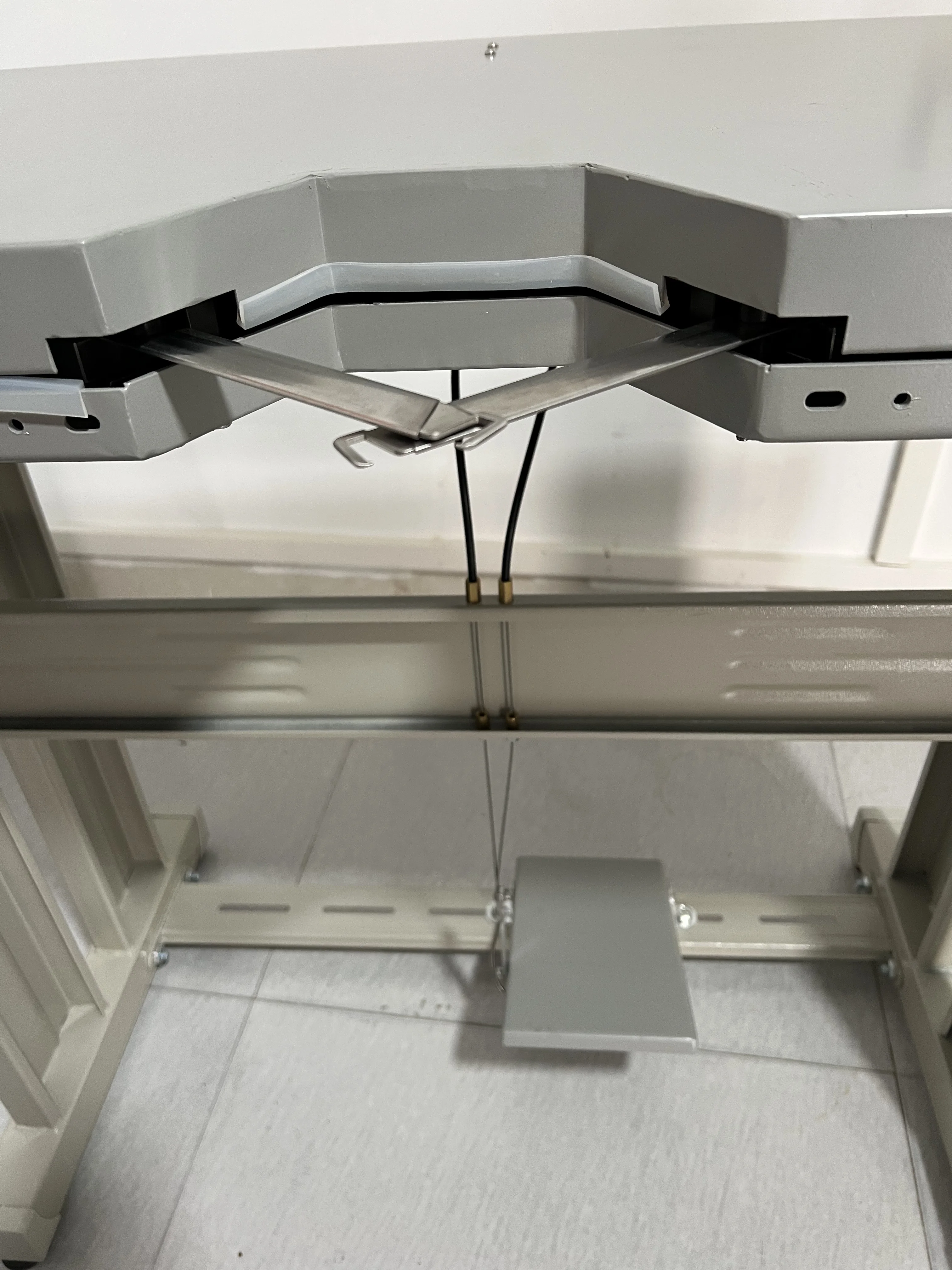 Semi-automatic Knotting Machine for Upper Clothing Tie Bows