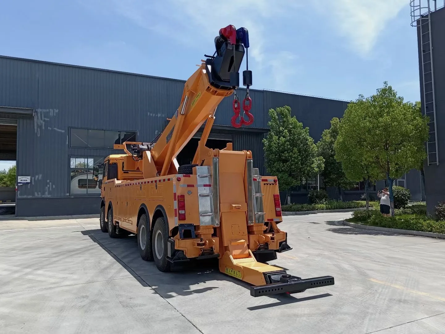 Heavy Duty Rotator Tow Truck - 360 Degree Rescue Road Wrecker