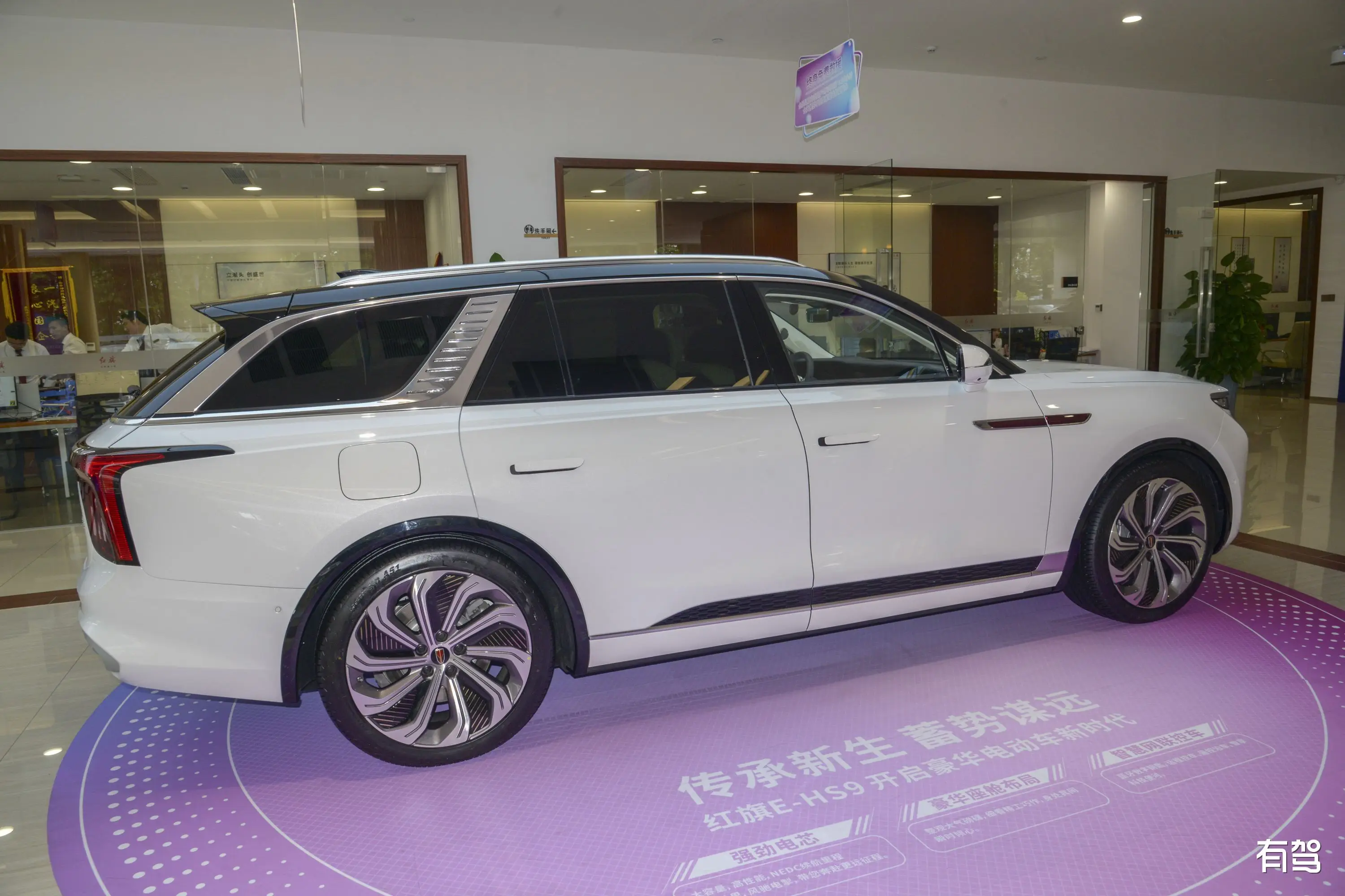 2022 660km Hongqi Ehs9 China's Top New Energy Vehicle Electric Ehs 9 E-hs9 Qixiang Six Seat ...