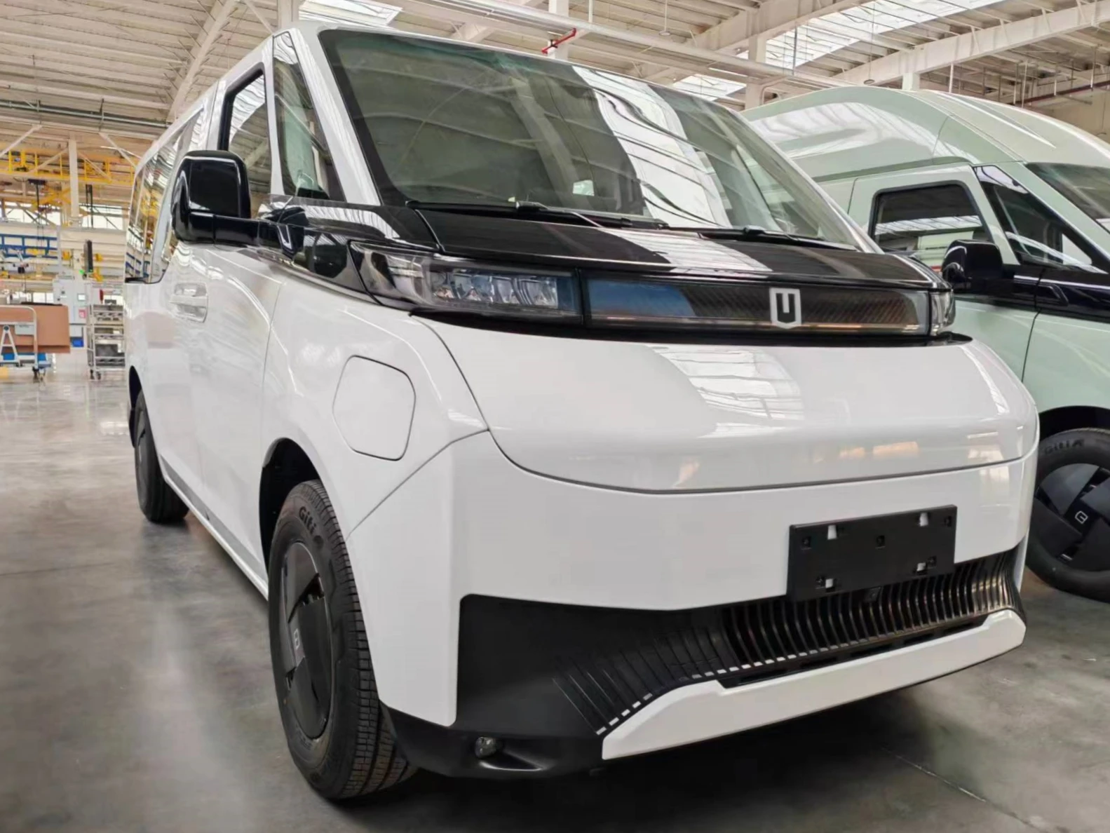 Geely Super Van EV - Extra-Large Space Electric Cargo Van