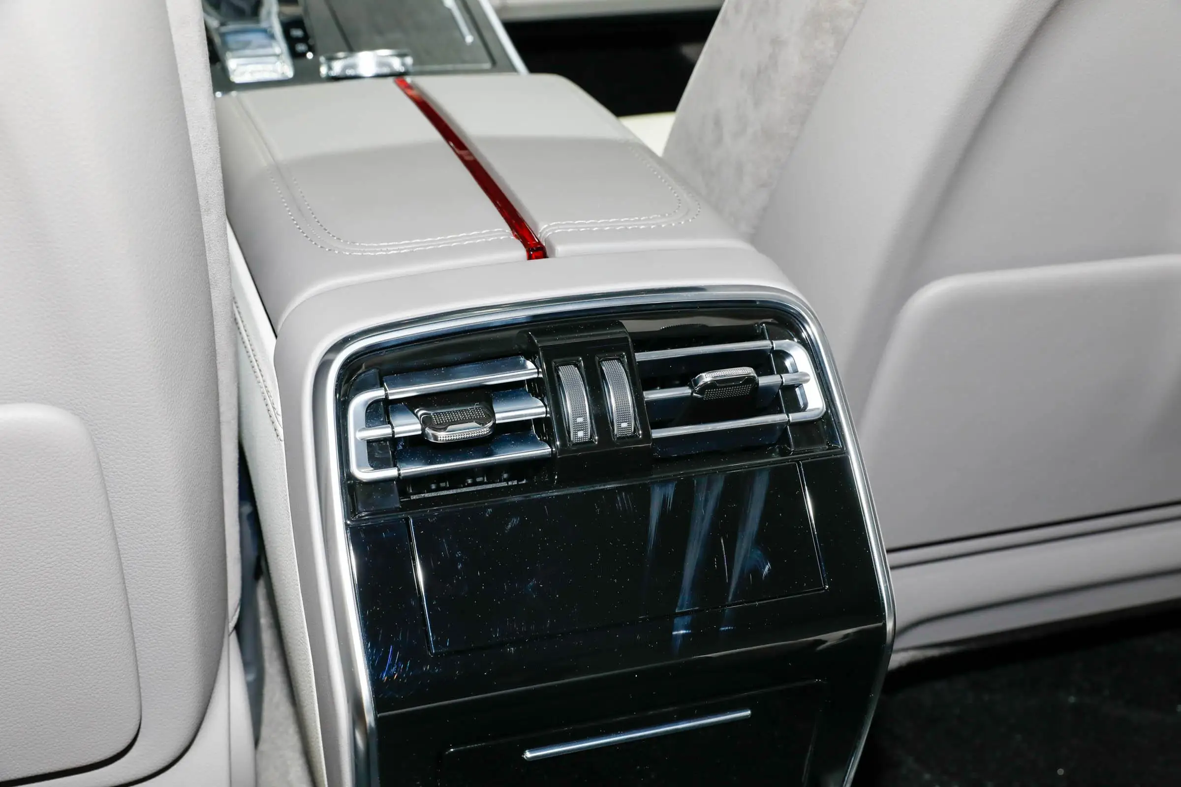 Hongqi H9 Chinese Luxury Brands Petrol Vehicles 4 Seats Large Medium ...