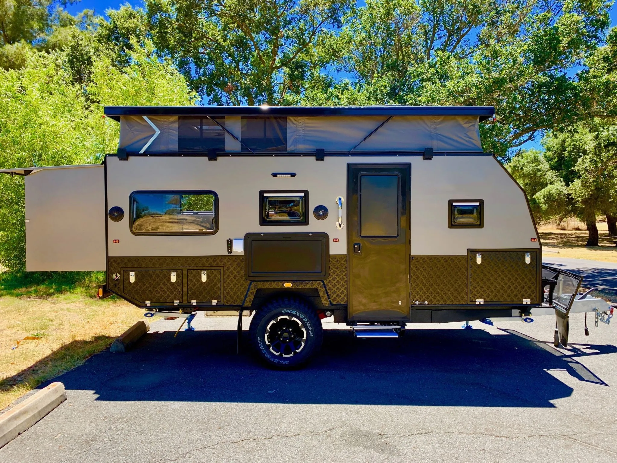 15ft Luxury Design Hybrid Camper Trailer with Bunk Beds