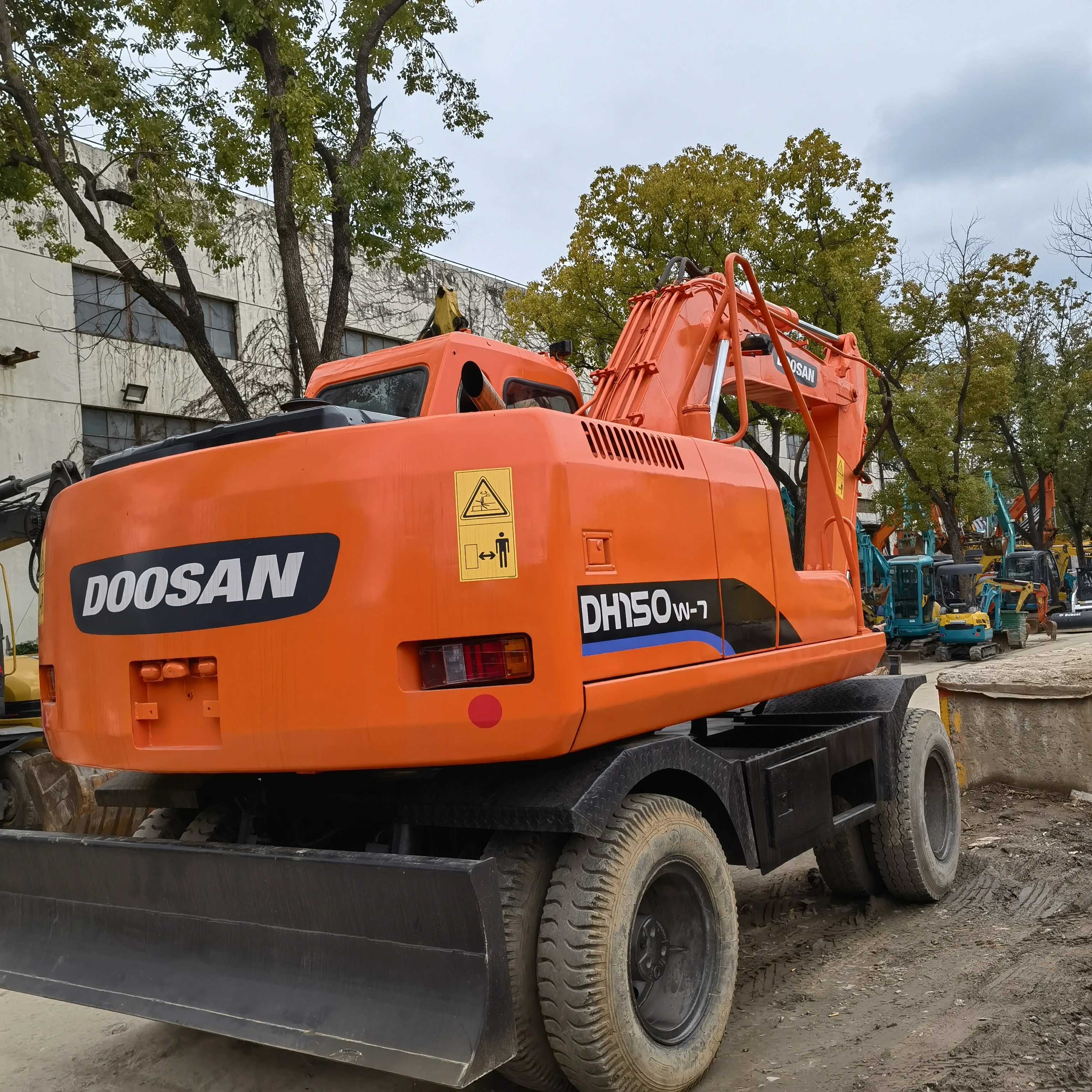 Alibaba.com: Doosan DX150W Excavator, used wheel and crawler excavators ...