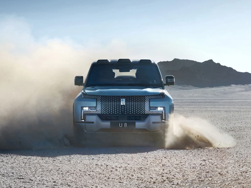 BYD Yangwang U8 - Luxury off-Road Vehicle with 1197hp