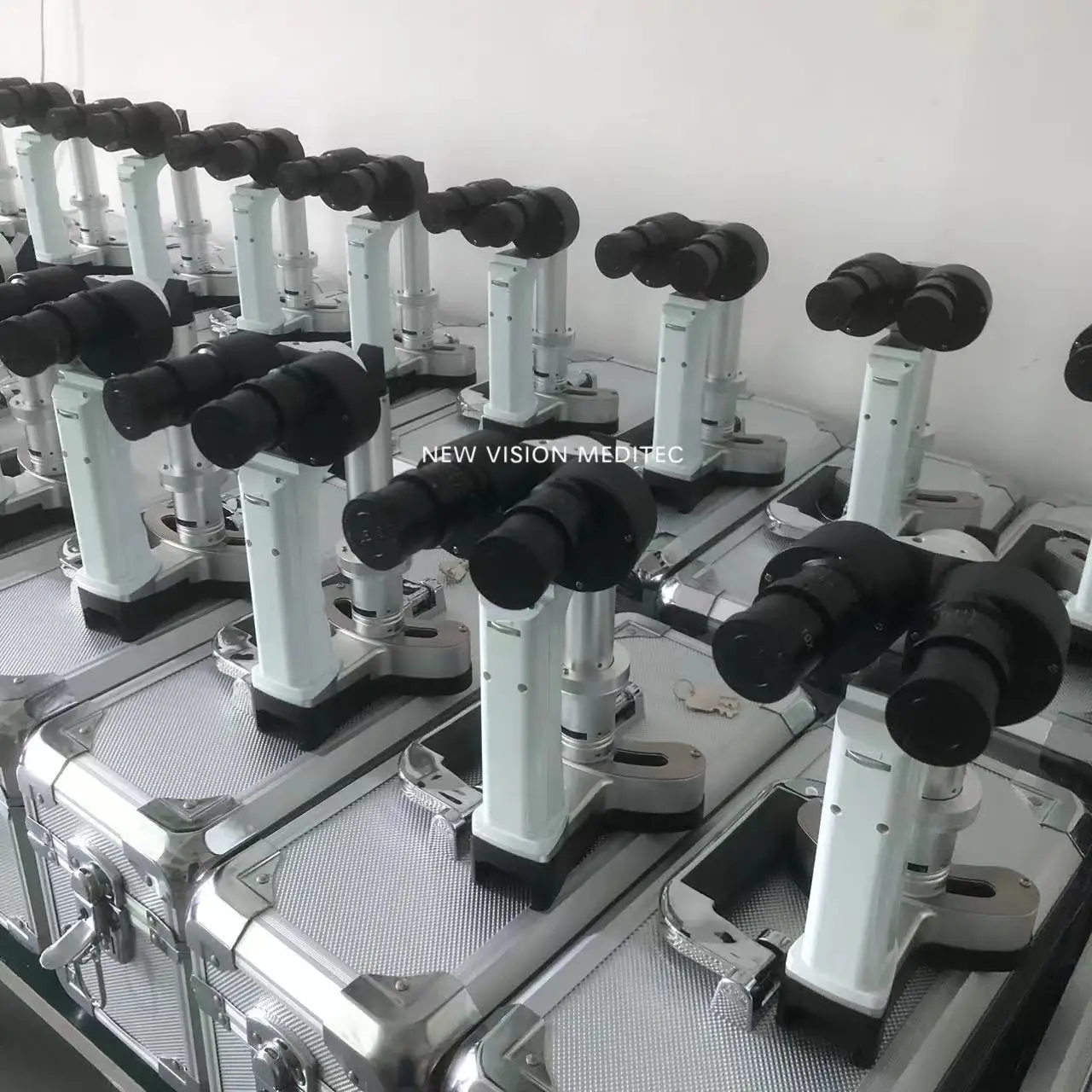 HSL-200 Portable Handheld Slit Lamp for Eye Health Examination - OEM