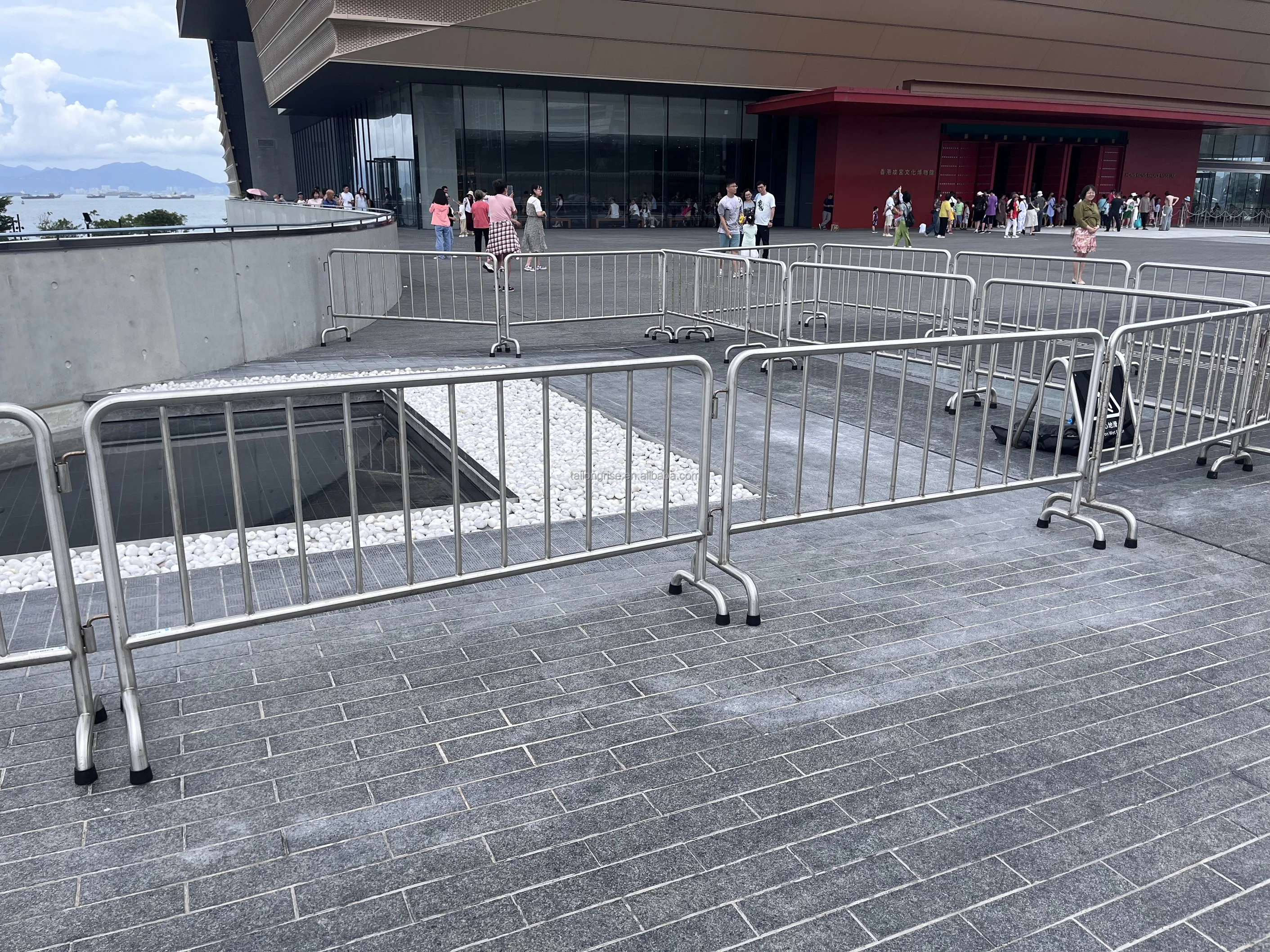 Tailong Steel Interlocking Crowd Control Barriers - Durable & Reflective