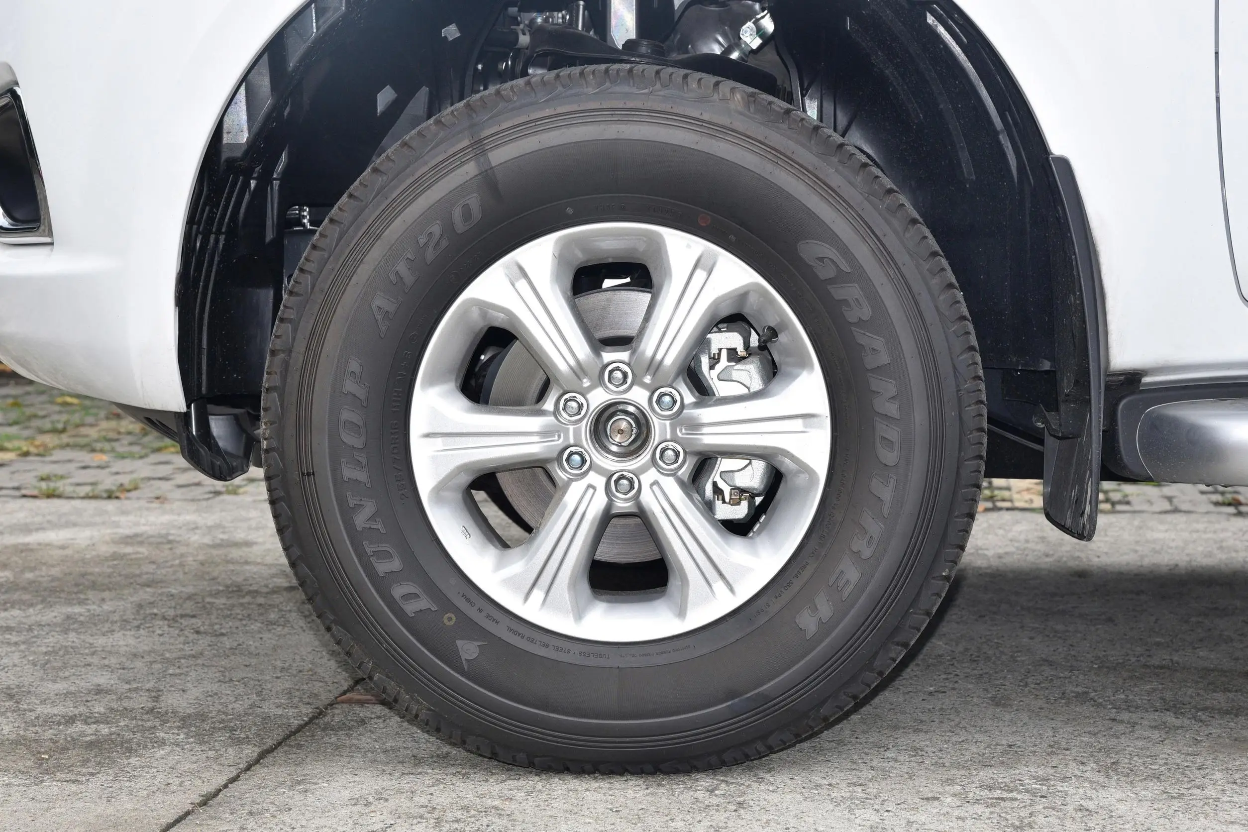 Hot Sale Toyota Hilux Diesel Pickup Truck 4x4 Nissan Navara D40 Used ...