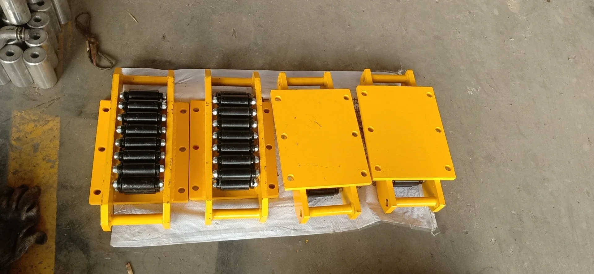 Crawler Truck CEM KAWASAKI - Heavy Duty Cargo Trolley