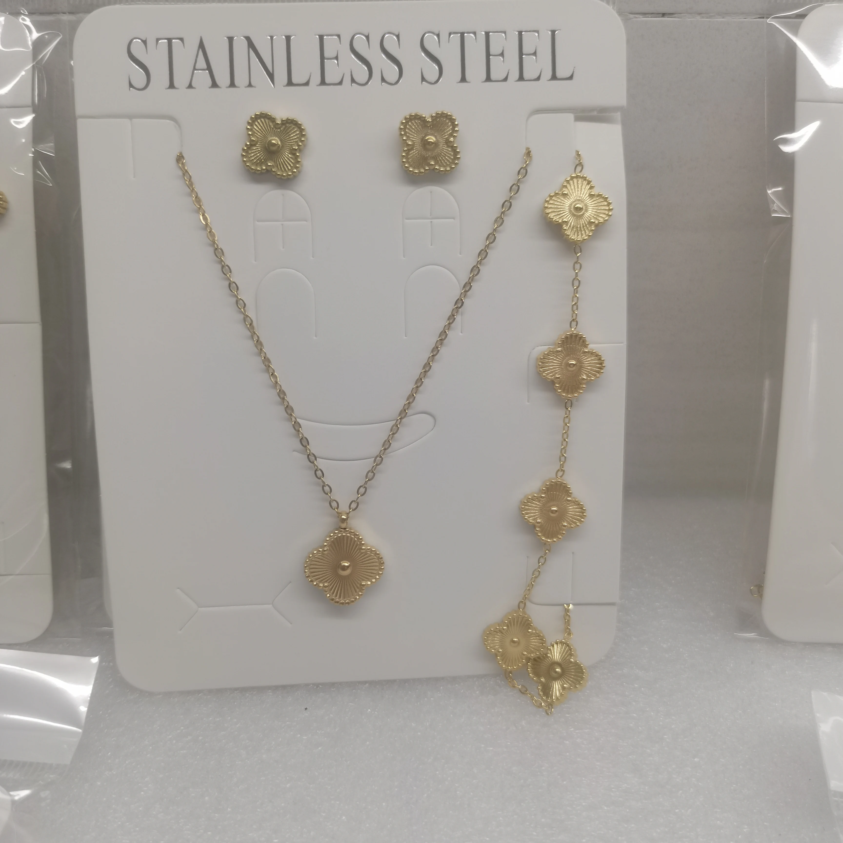 Lucky Four Leaf Clover Jewelry Set - 18k Gold Plated