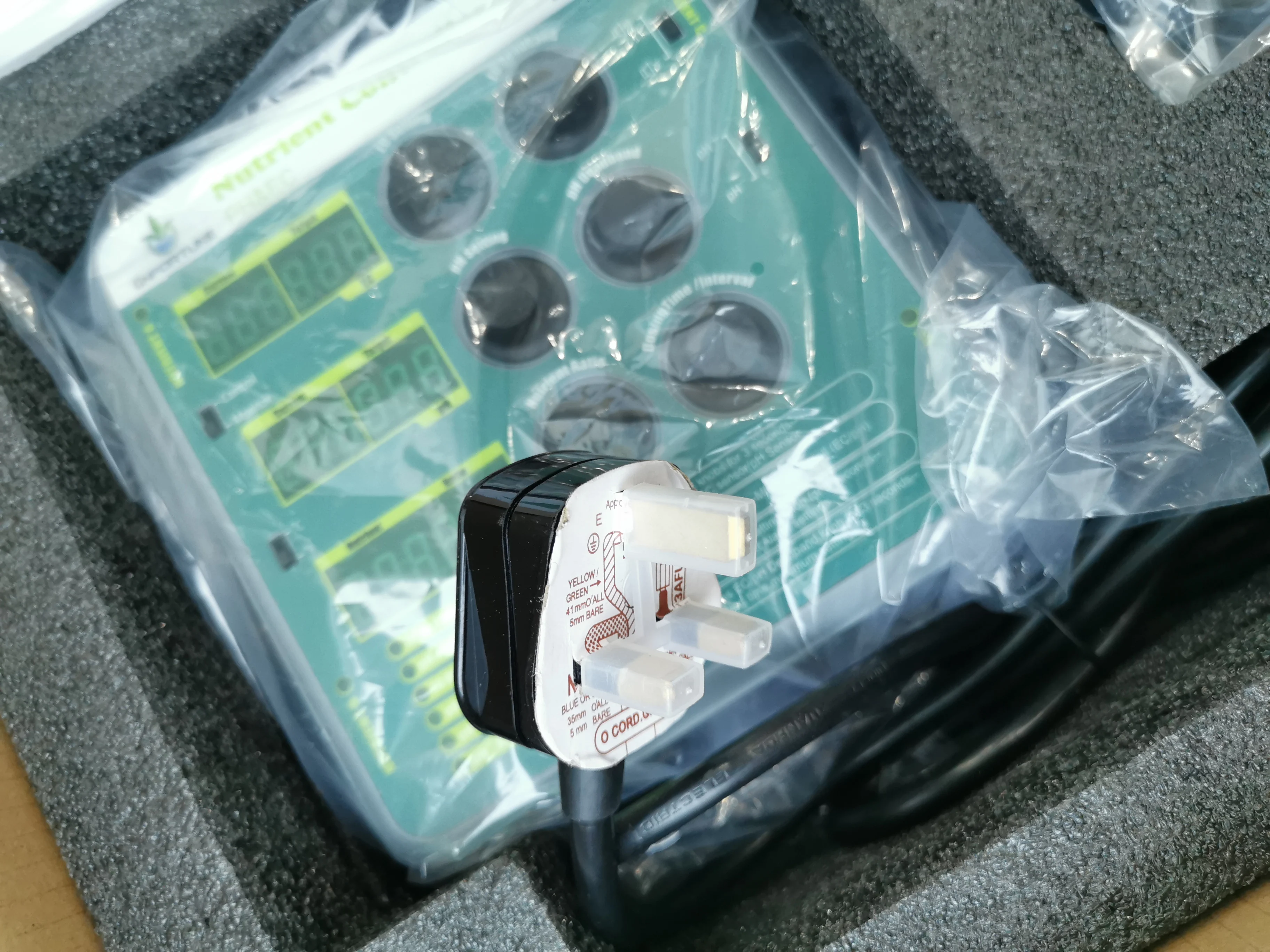 Hydroponic Grow System Automatic Nutrient Controller System Hydroponic ...