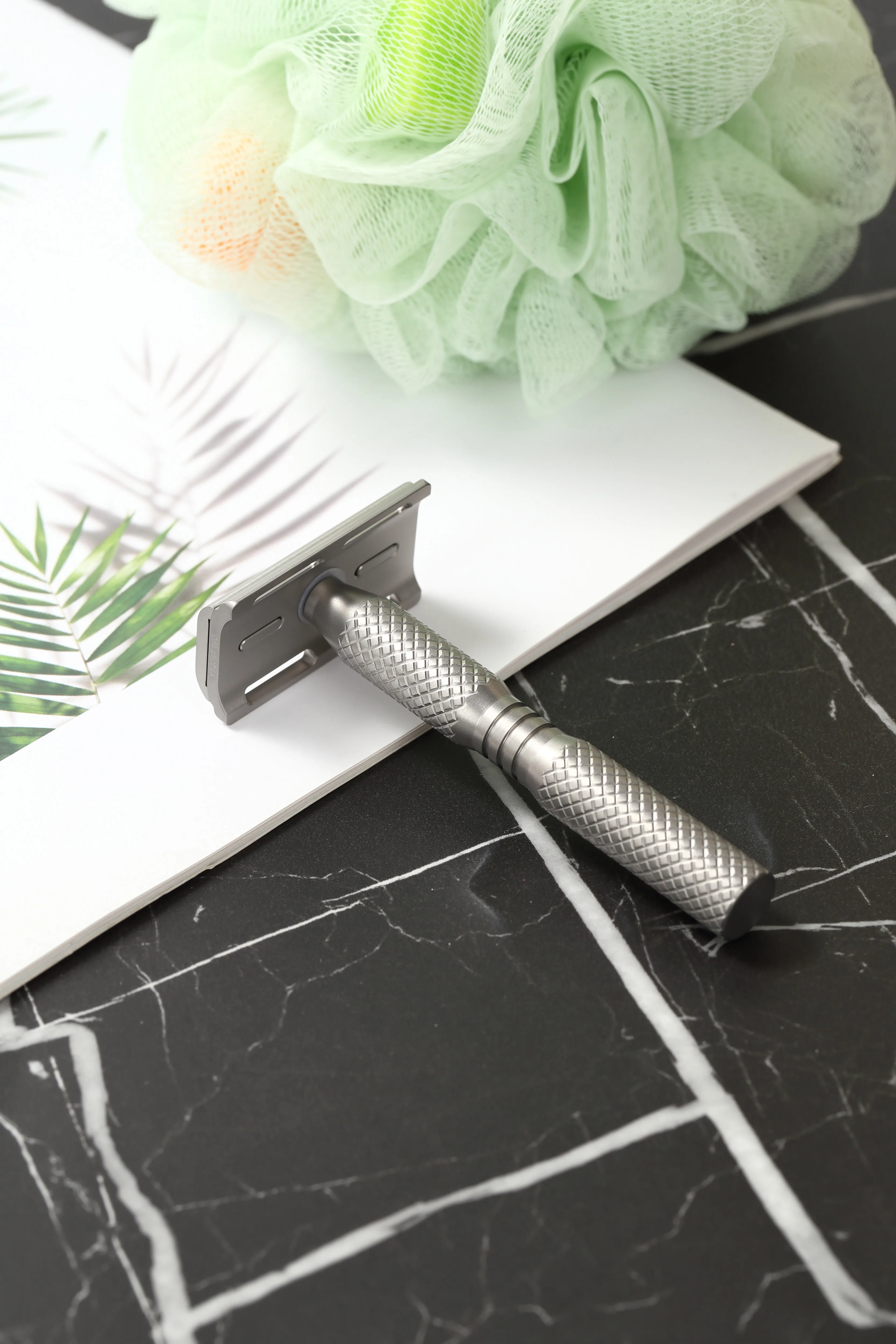 YAQI Double Edge Titanium Safety Razor for Men - Lightweight & Durable
