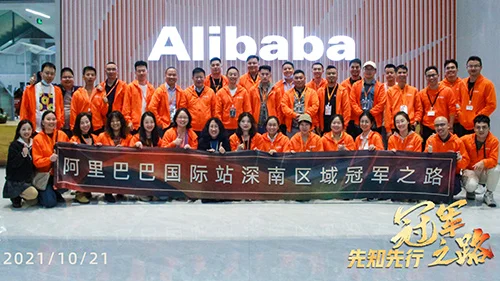 Shop Customized Graduation Gowns - High Quality & Style