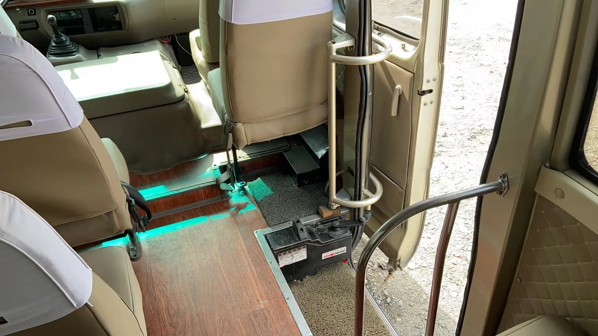 Direct Sales Used Coaster Bus With Custom Design Coach Bus 19 Seats ...