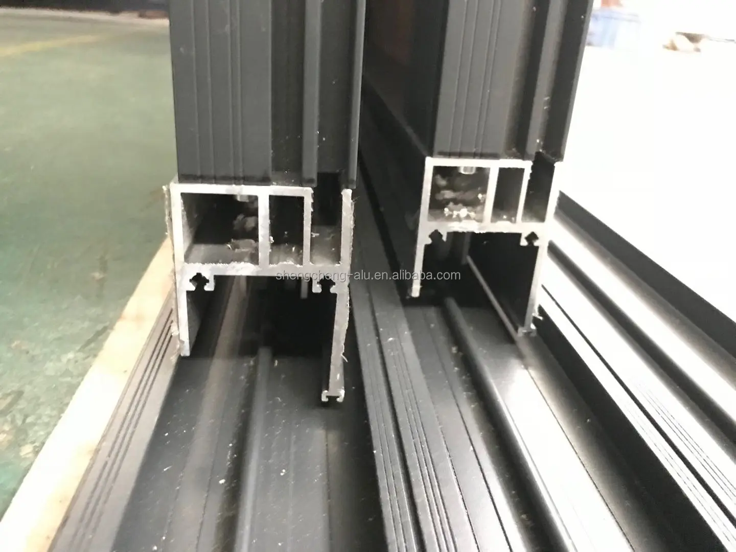 Customized Motorized Retractable Poly Carbonate Sunrooms Glass Houses ...