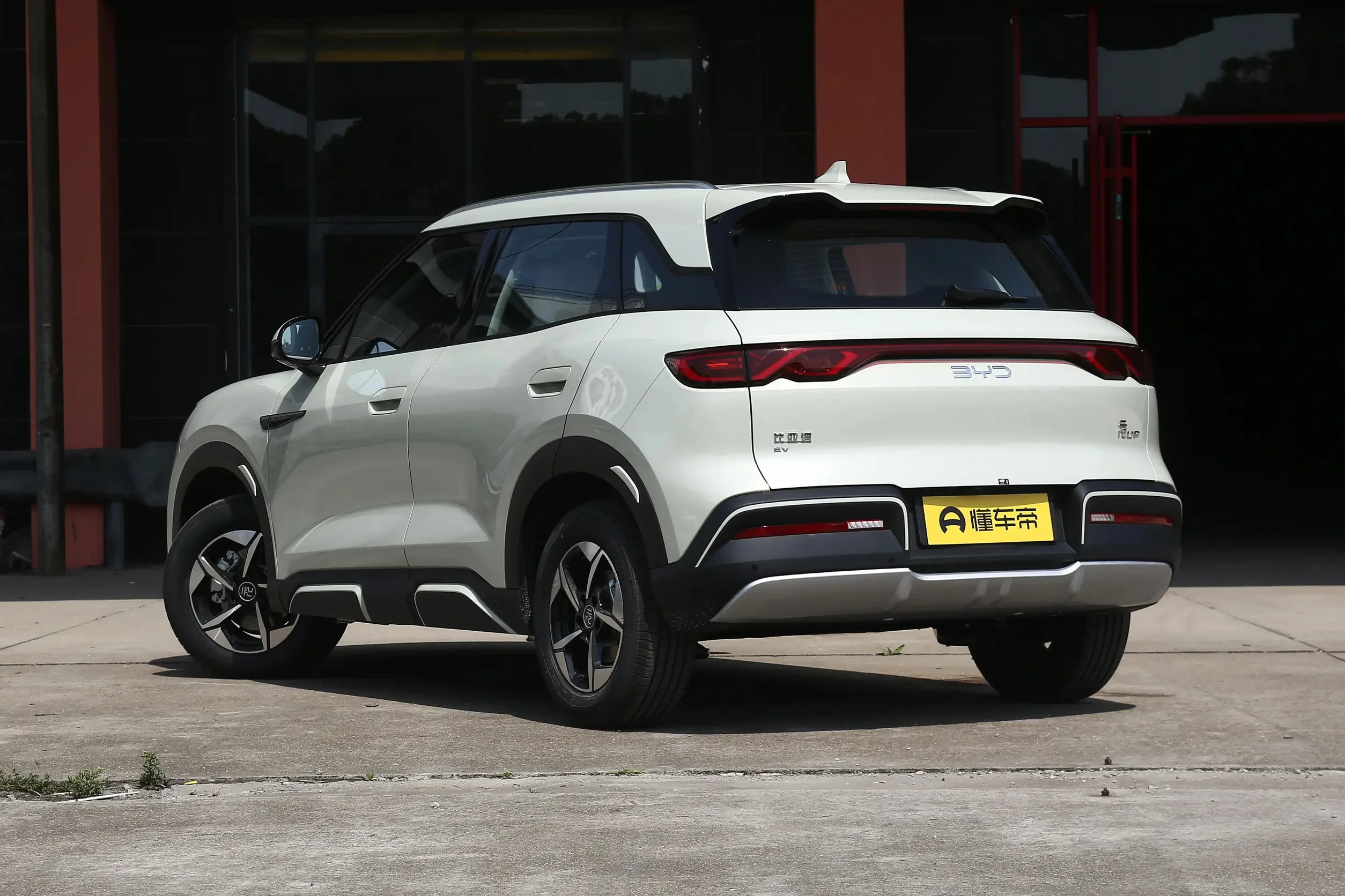 Best Price 2024 Byd Yuan Up Range 401km Ev New Energy Vehicles Small Family Suv Electric Cars ...