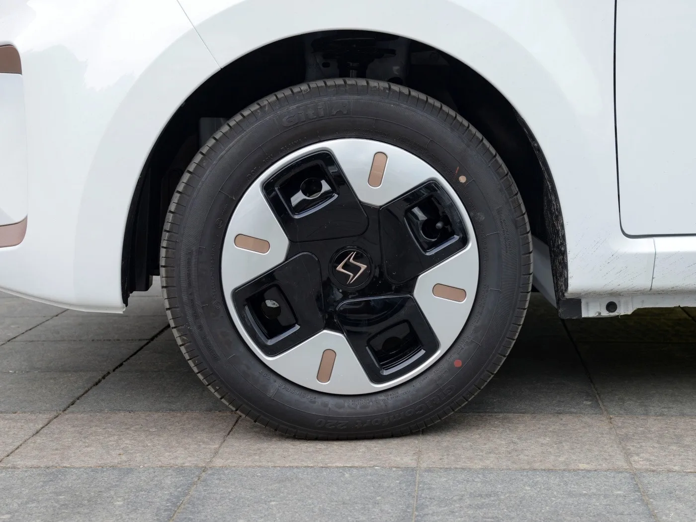 Jac Sehol E10x Mini Electric Car - Customizable EV, 306km Range, 4 ...