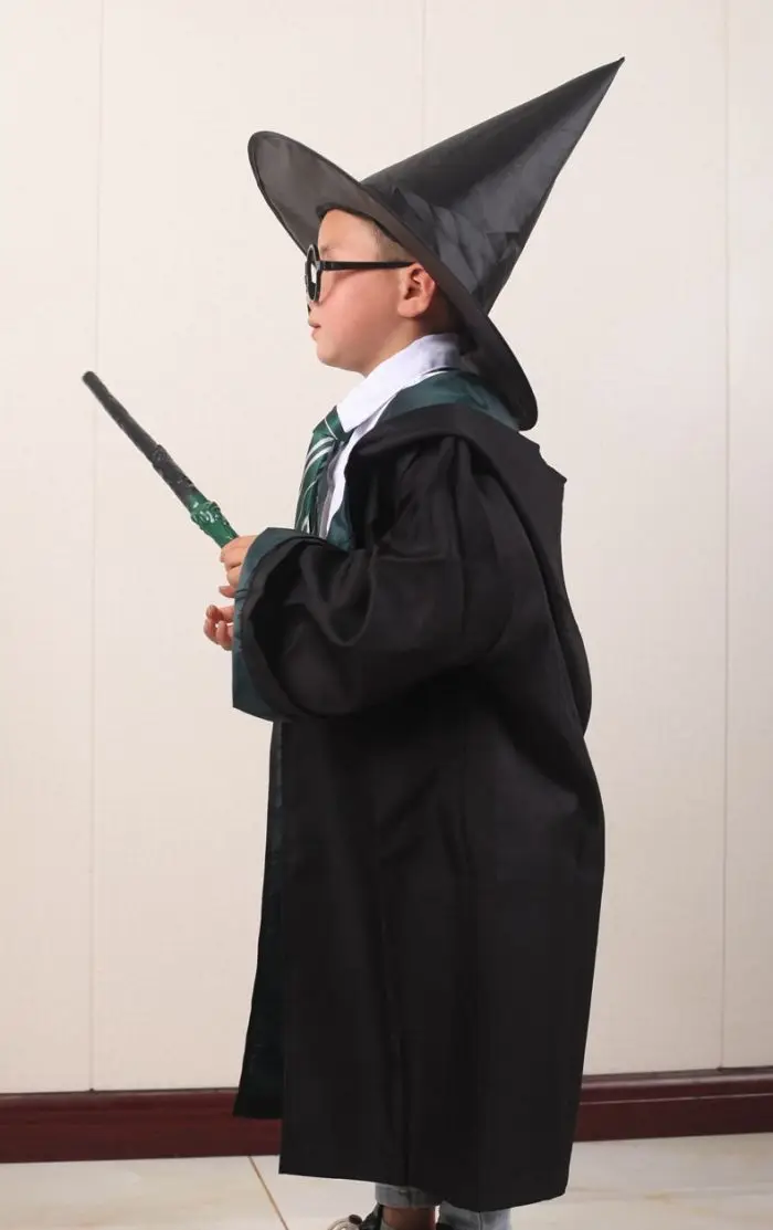 Deluxe Wizarding World Grindefendo Hogwarts House Themed Robes And ...