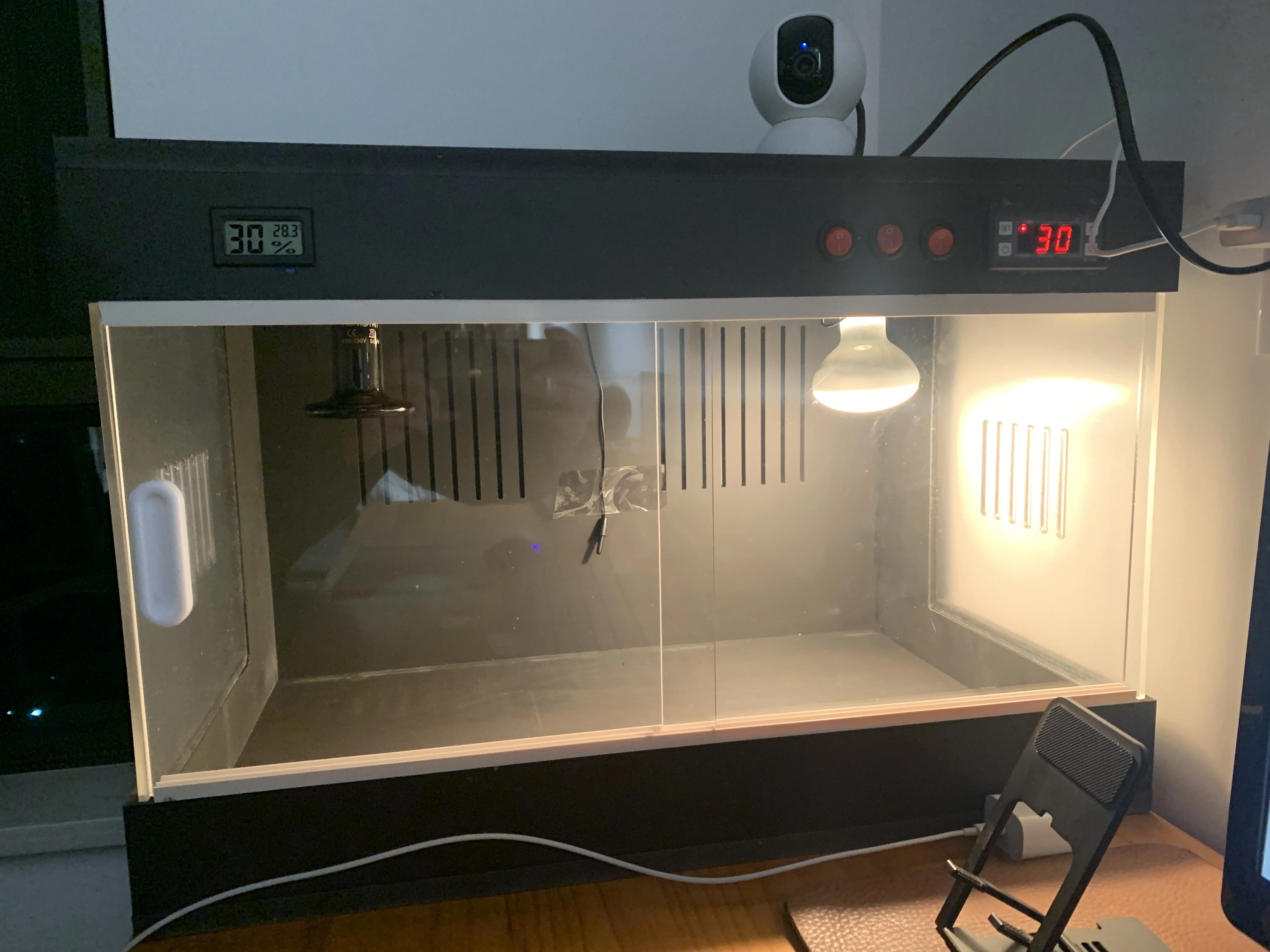 PVC Terrarium Reptile Box - Sustainable Pet Feeding Solutions