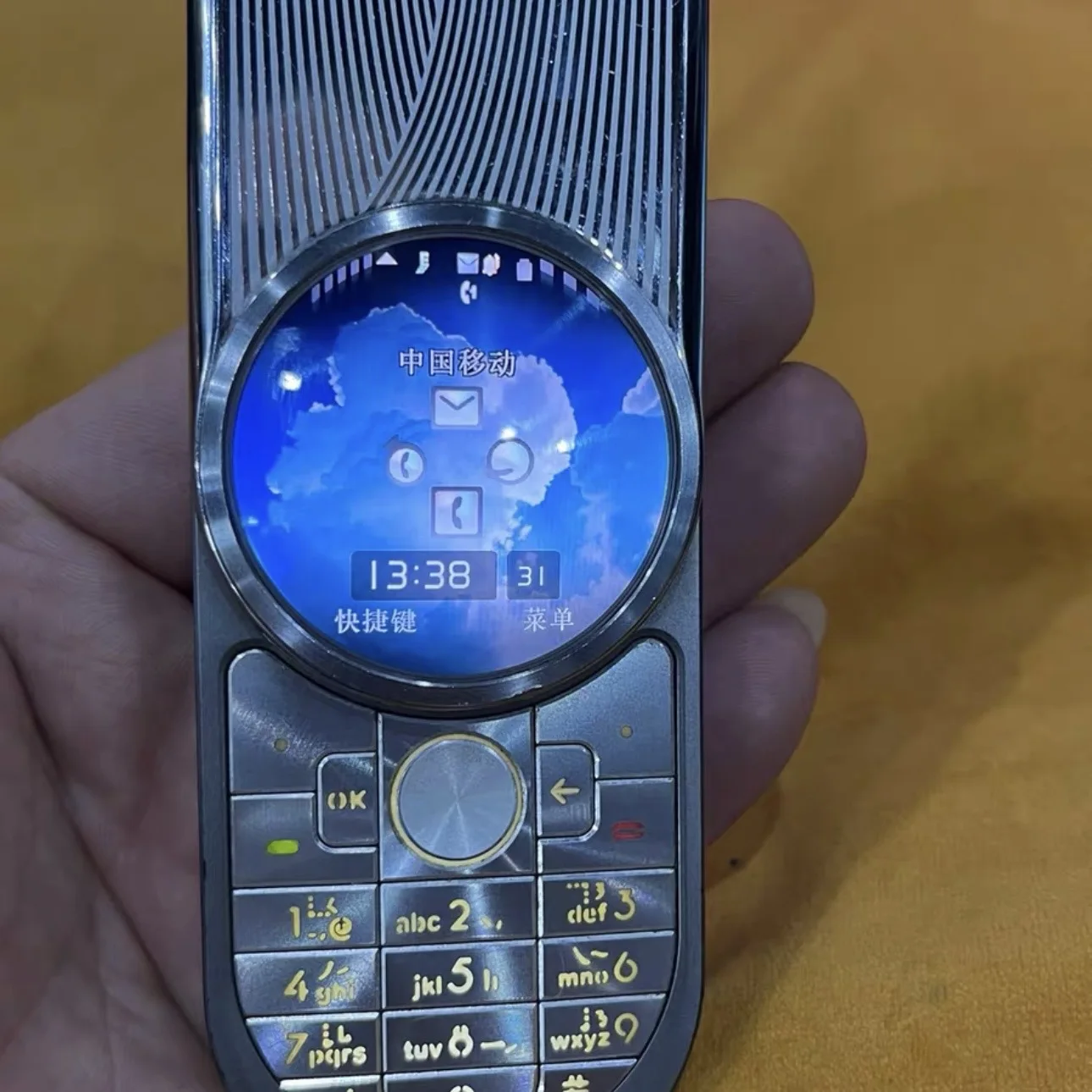 Mottorola Rotating Phone Aura - Rugged Design with Rotating Camera for ...