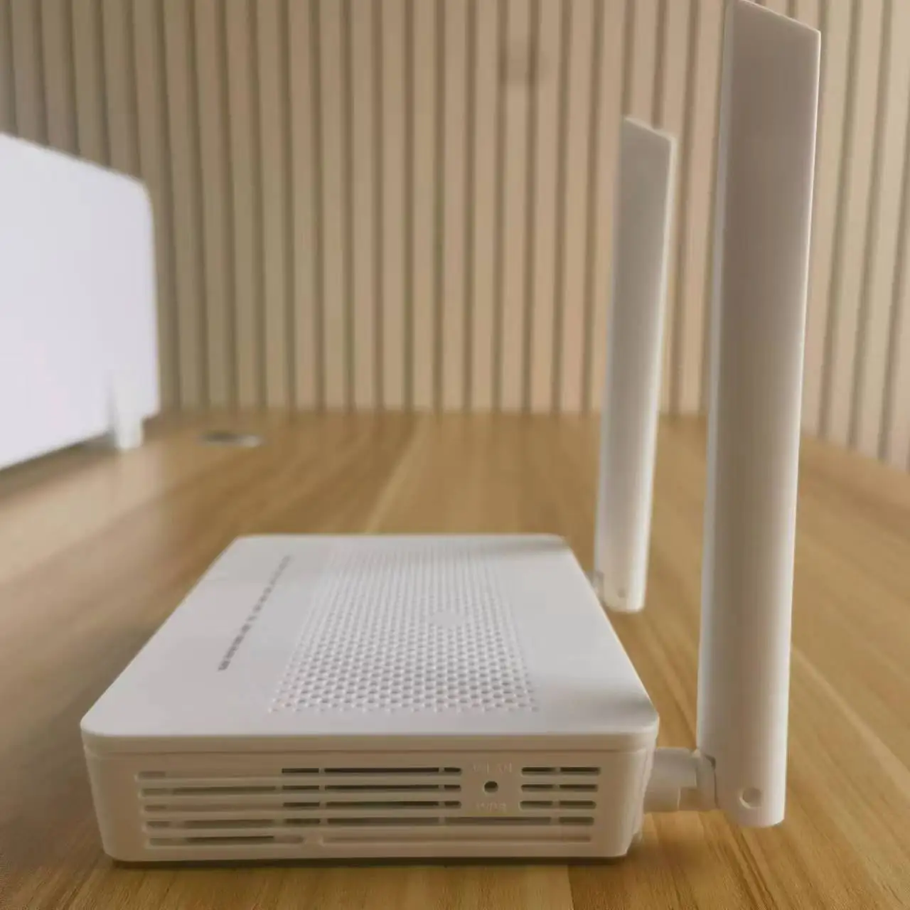 Eg8145v5 4GE Used Gpon Onu Dual Frequency Model Wifi Modem