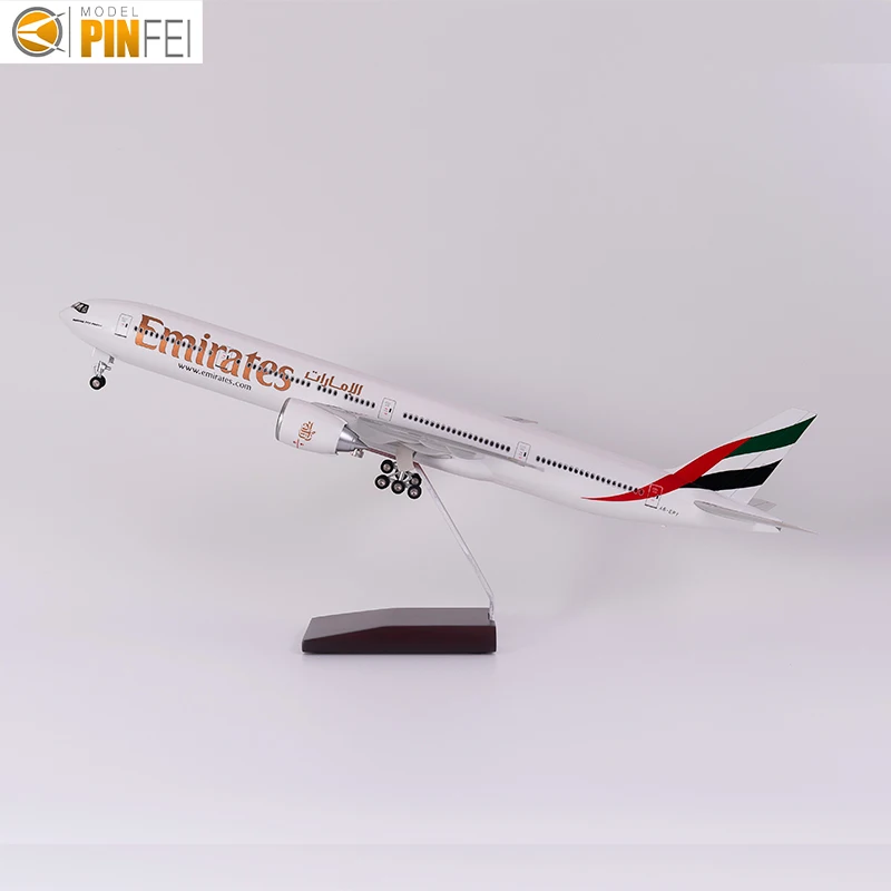 Airplane Model Boeing 777-300ER Emirates Airlines Scale 1/157