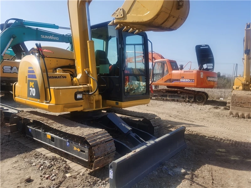 Komatsu 220 22ton Used Original Excavator Surplus Japan Komatsu Backhoe ...