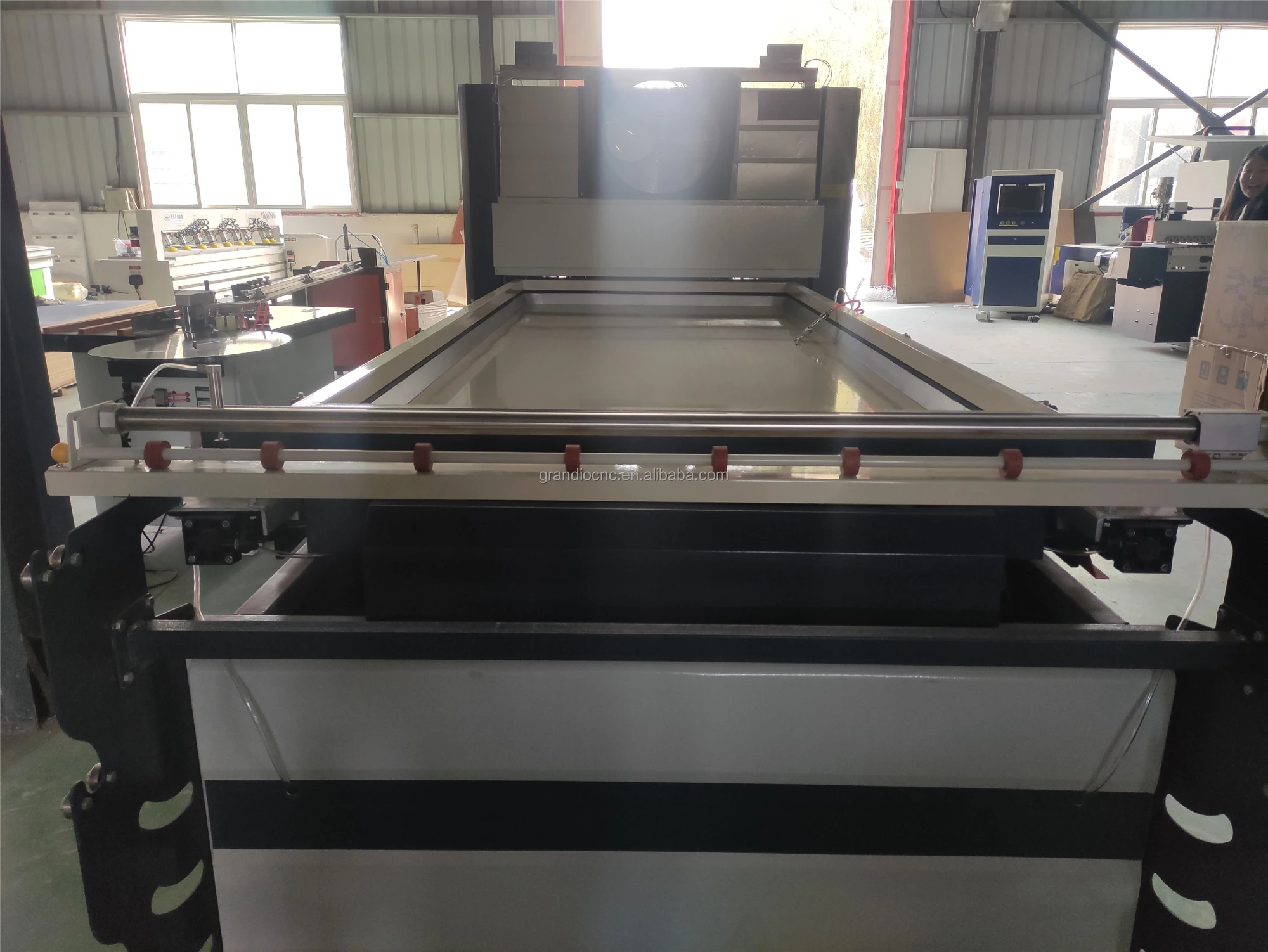 Vacuum Forming Auto Dashboard Profile Wrapping Machine