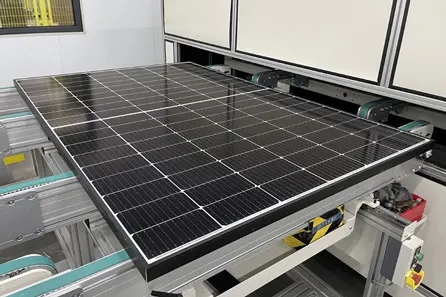 High Efficiency All Black Solar Panels for Hybrid Systems