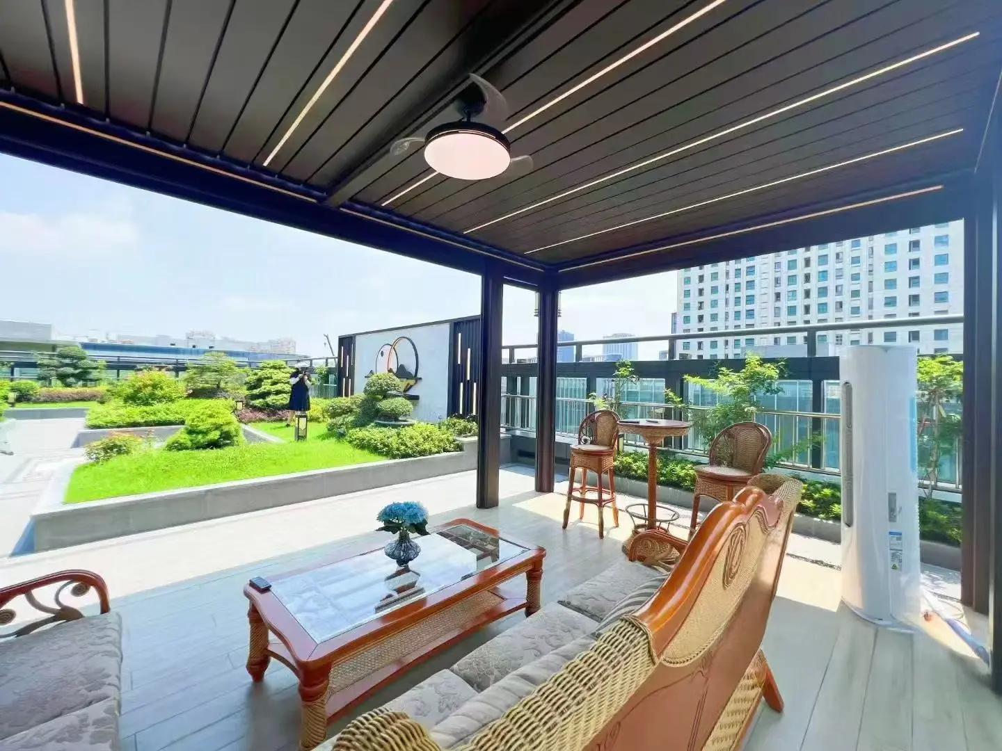 Aluminium Outdoor Motorized Glass Pergola with Openable Roof Powder ...