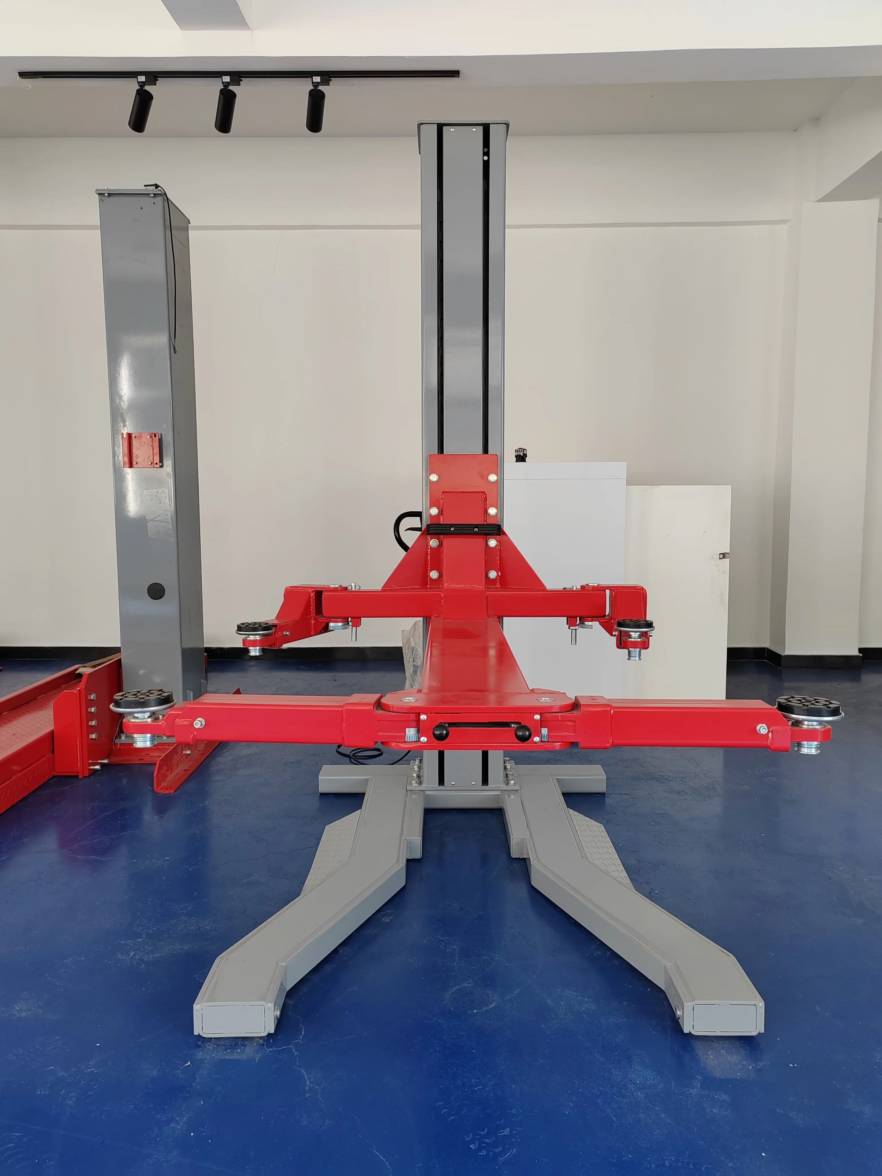 Hydraulic One Post Lift 3.0t Capacity 1.9m Lifting Height With Manual ...