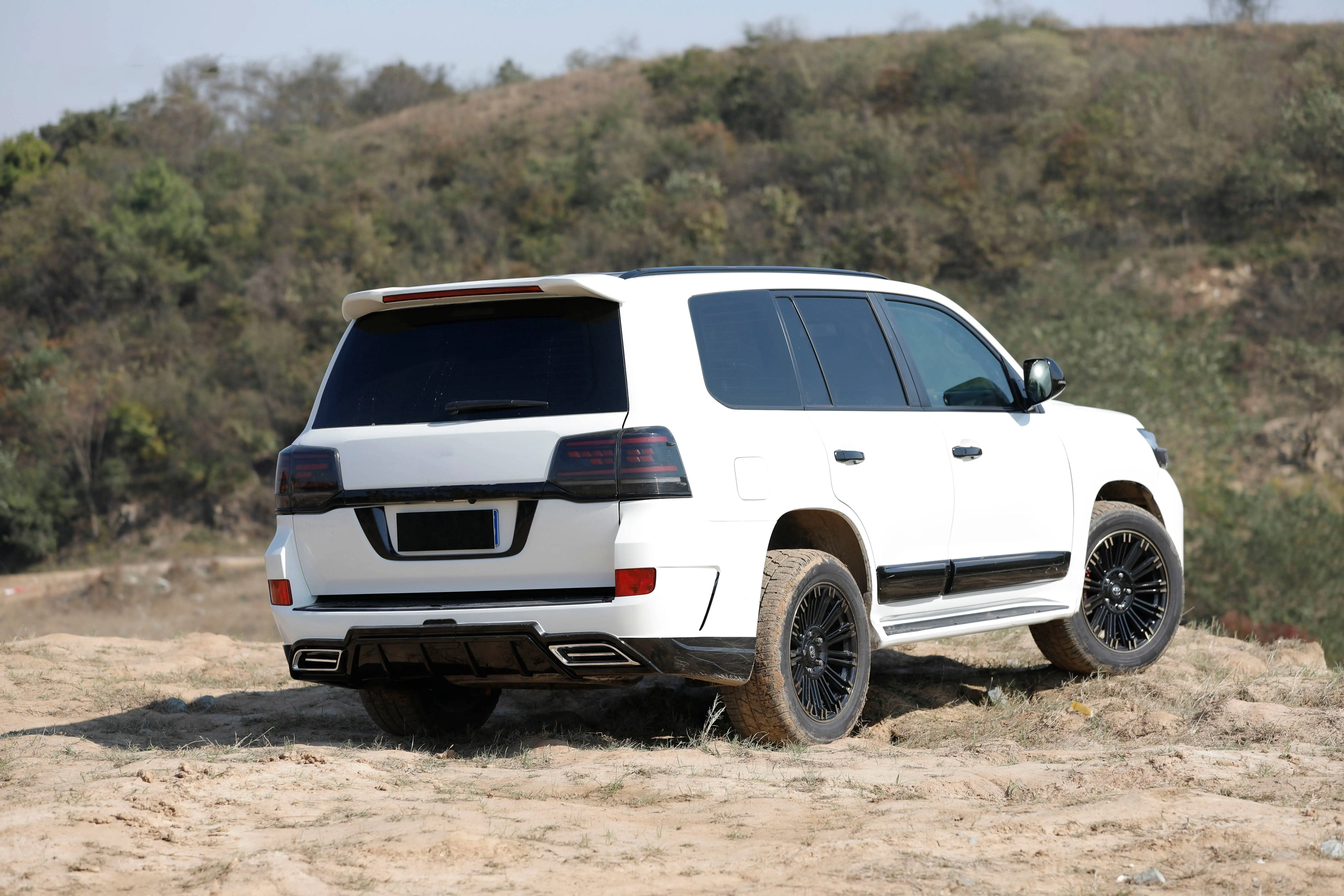 LC200 70th Anniversary Navigator Version Tuning Body Kit