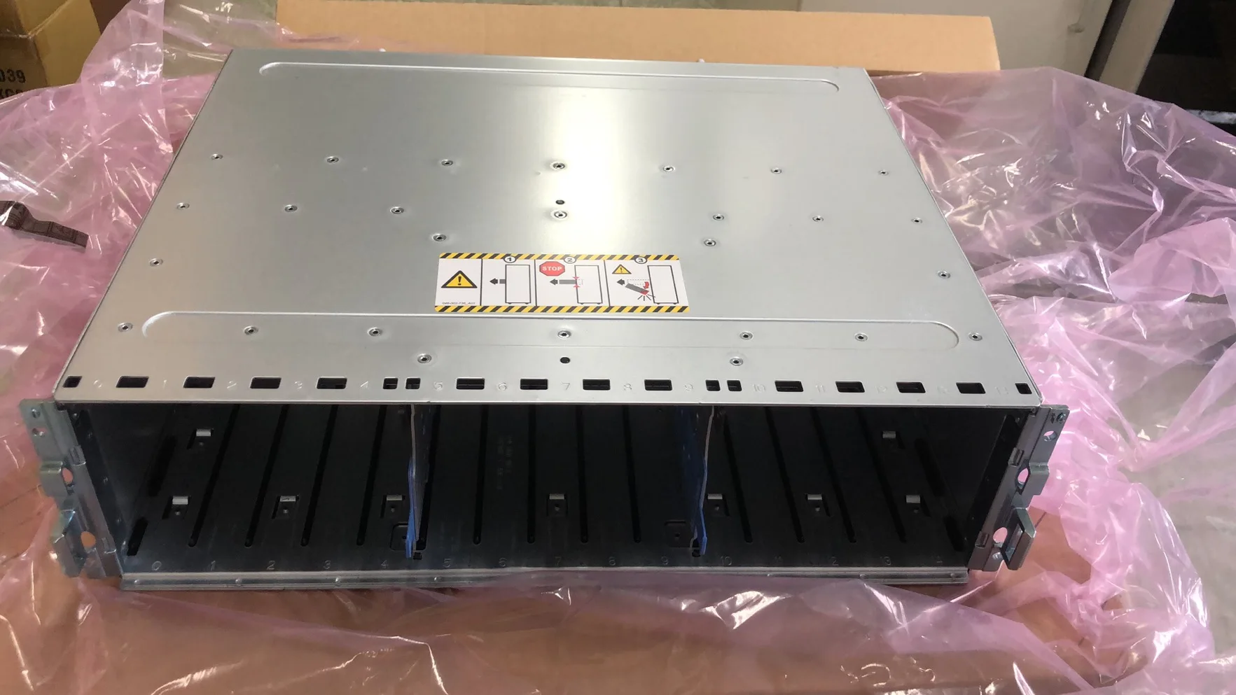 Unity 2U 25x2.5 Drive Dae Fld Rck D4122F Disk Array in Stock