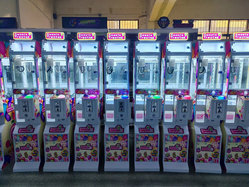 Japanese Coin Operated Arcade Mini Claw Machine Plush Toy Vending Machine