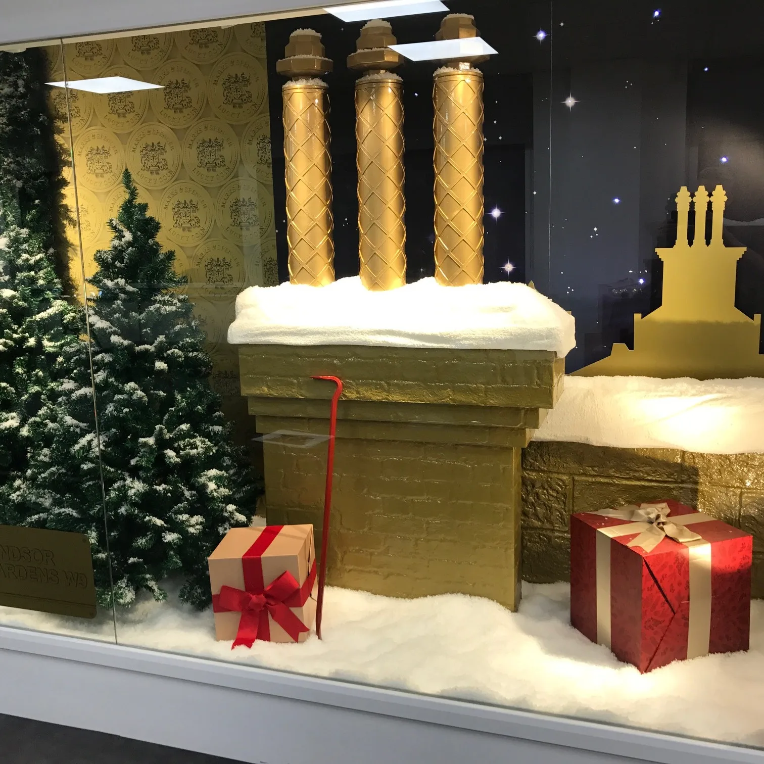 Retail Store Window Christmas Display Props and Decorations Fiberglass ...