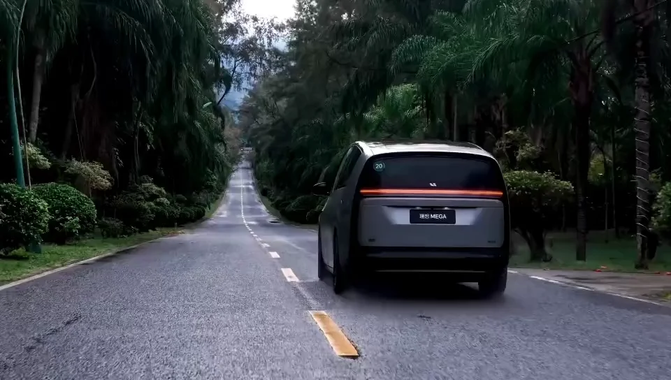 Presell 2024 Li Xiang Mega 4wd High Speed Mpv 5 Door 7 Seaters Auto ...