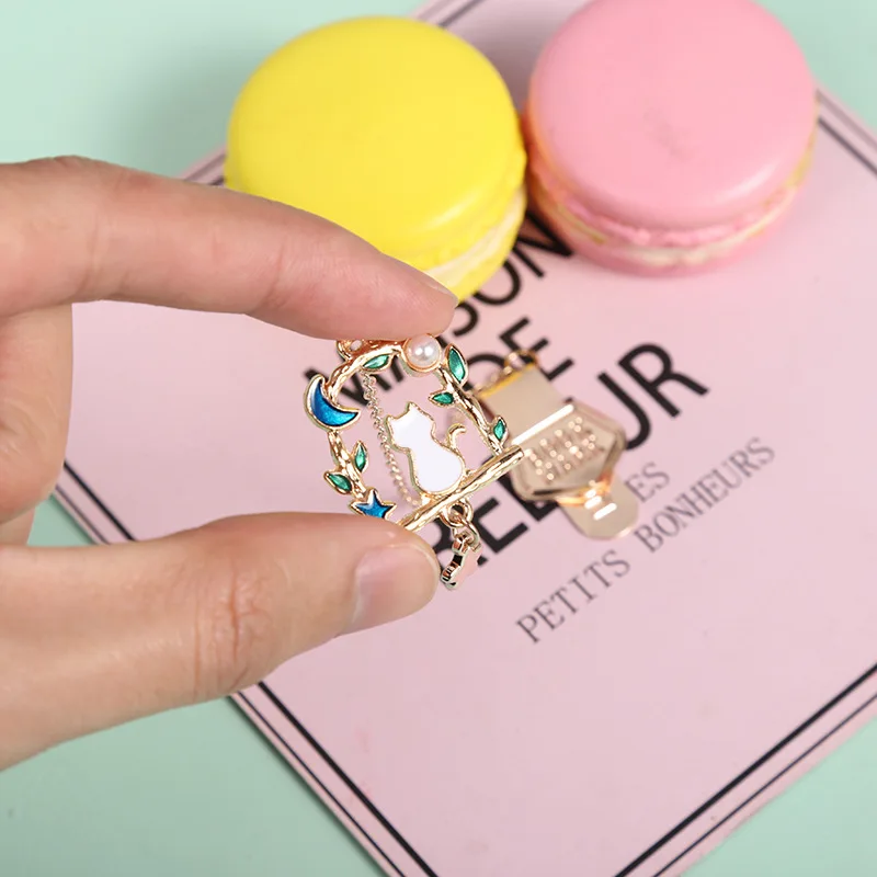 Creative Cartoon Metal Bookmark Cute Alien Student Pendant Bookmark ...