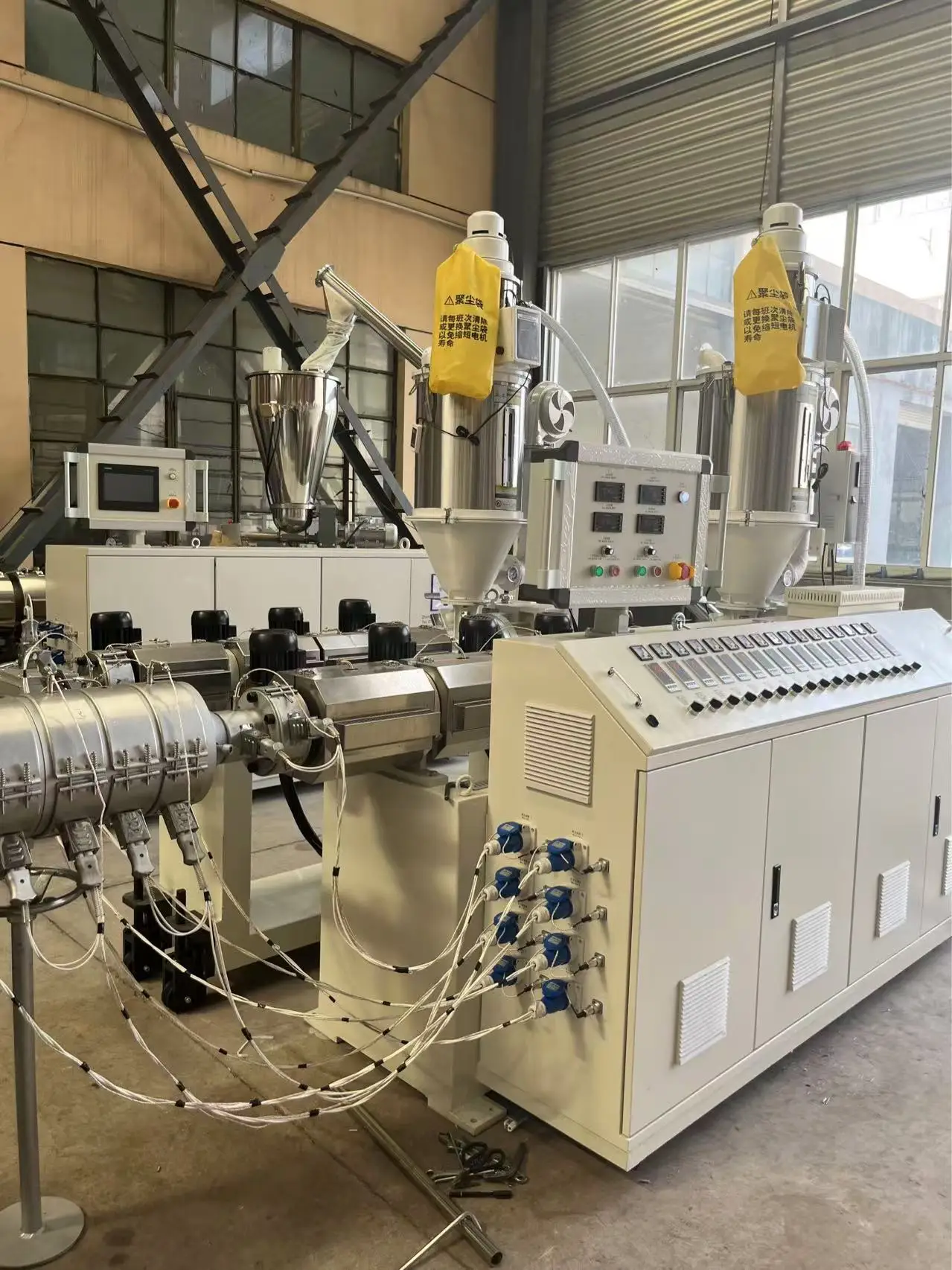 Plastic HDPE PP PPR Pipe Extrusion Line Plastic Extruder Production ...