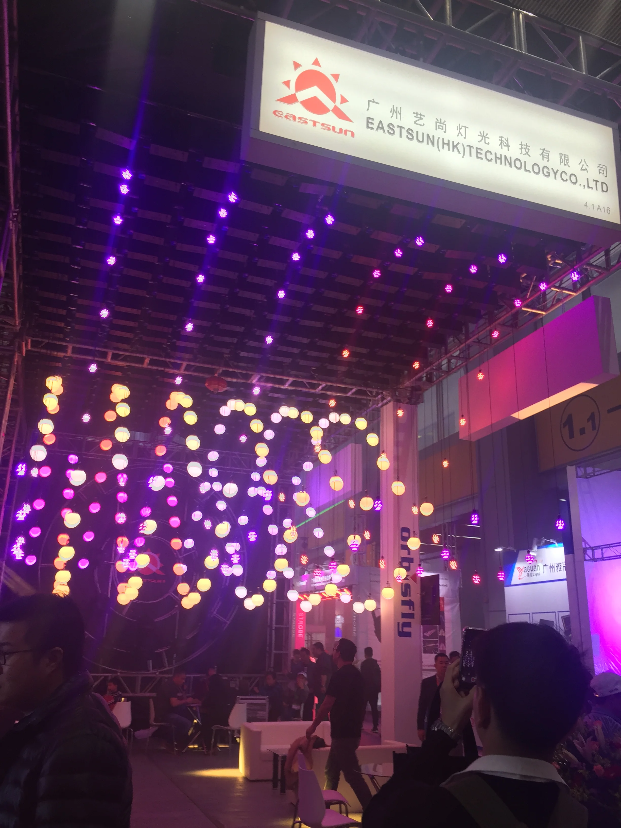 3D Pixel LED Kinetic Tube Lights - Perfect for Wedding Decor