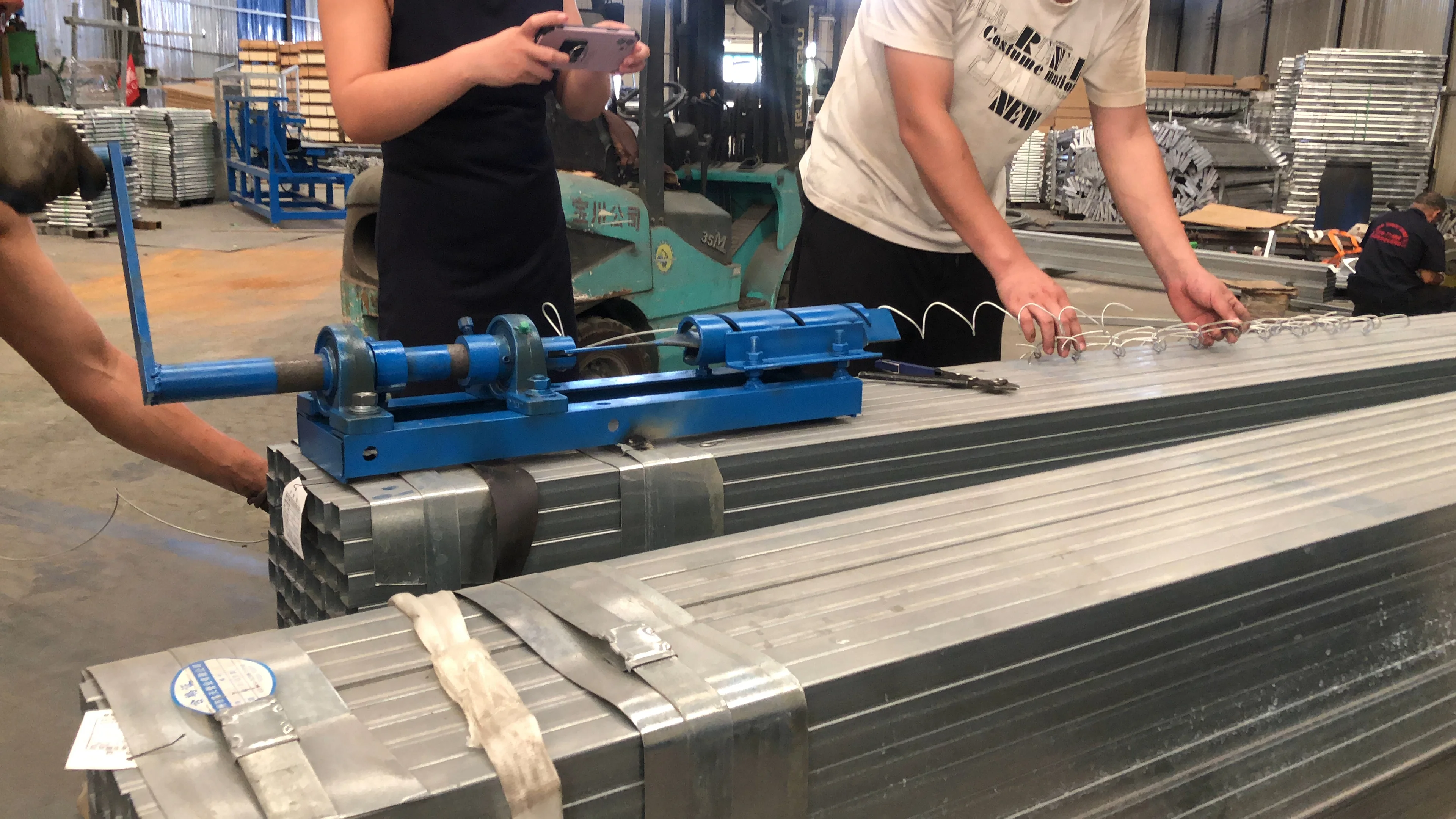 One-man Business Manual Chain Link Fence Machine To Help - Buy Chain ...