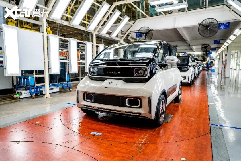 Wuling MPV Electric Mini Bus Taxi - Efficient & Reliable