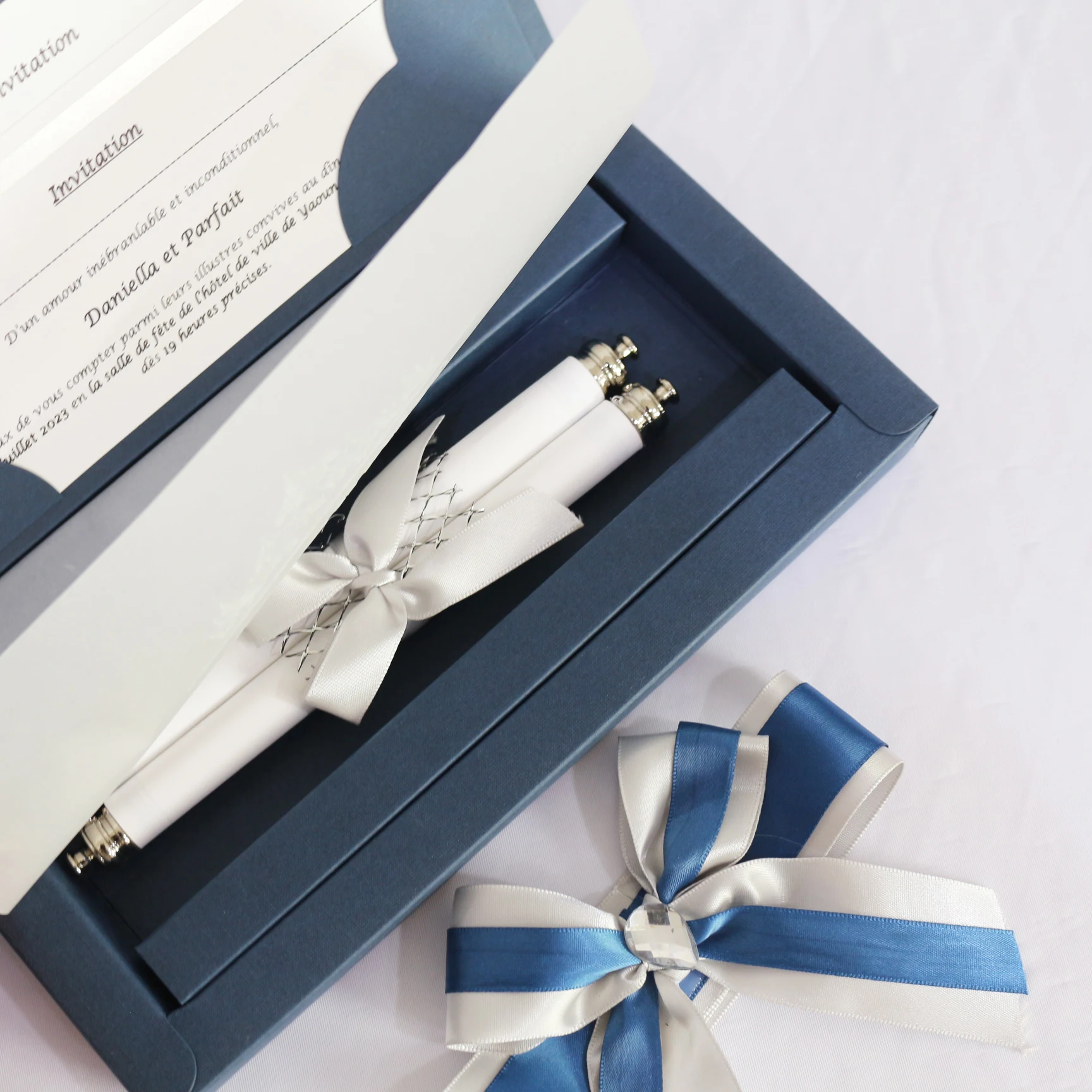 Invitaciones De Boda Con Pergamino Azul Y Blanco Invitación Impresa