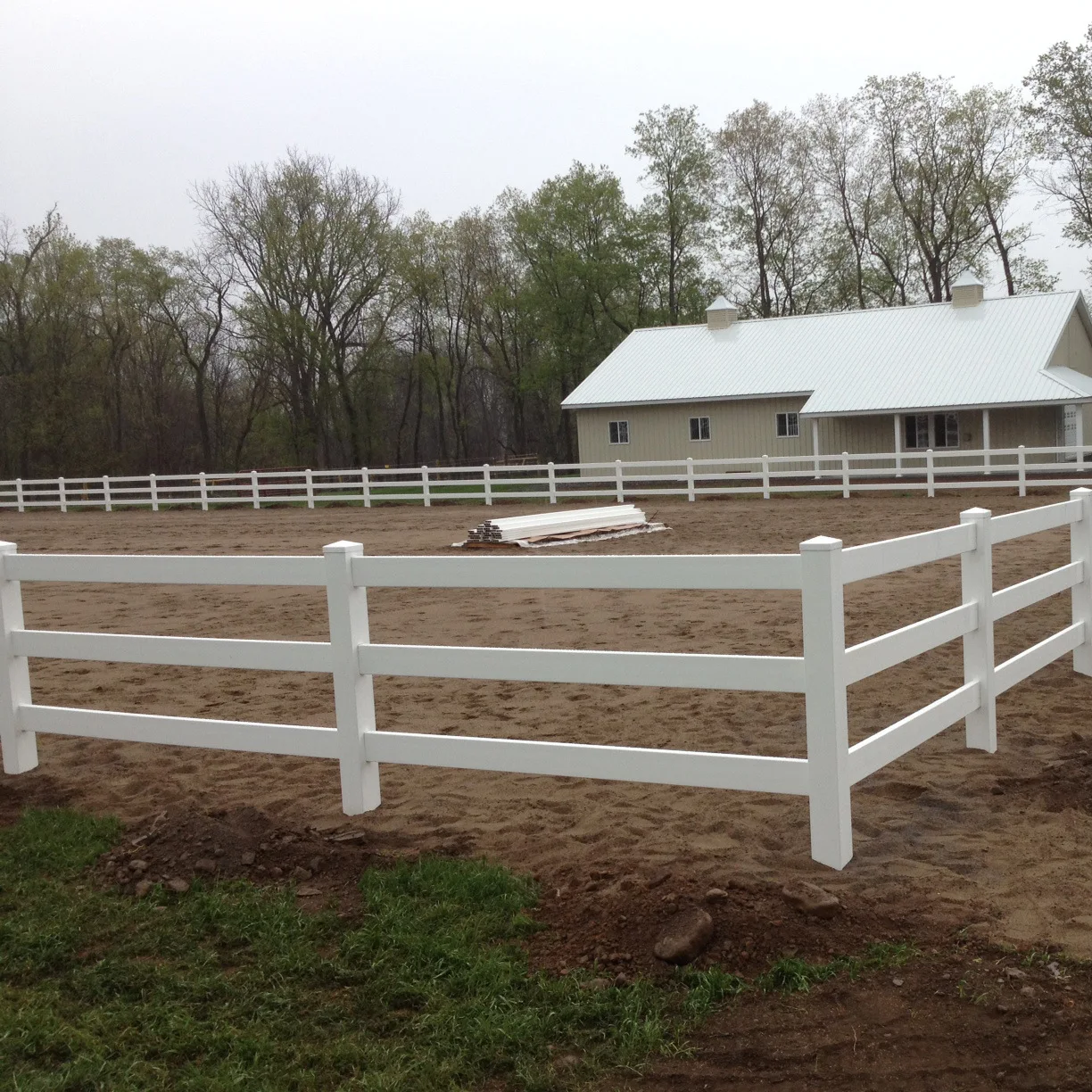 Plastic Vinyl PVC Horse Paddock Fence - Durable & Eco-friendly