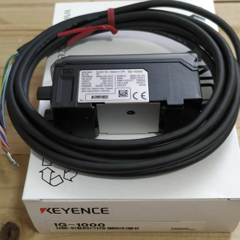 KEYENCE IG-028 Laser Sensor - Precision and Reliability