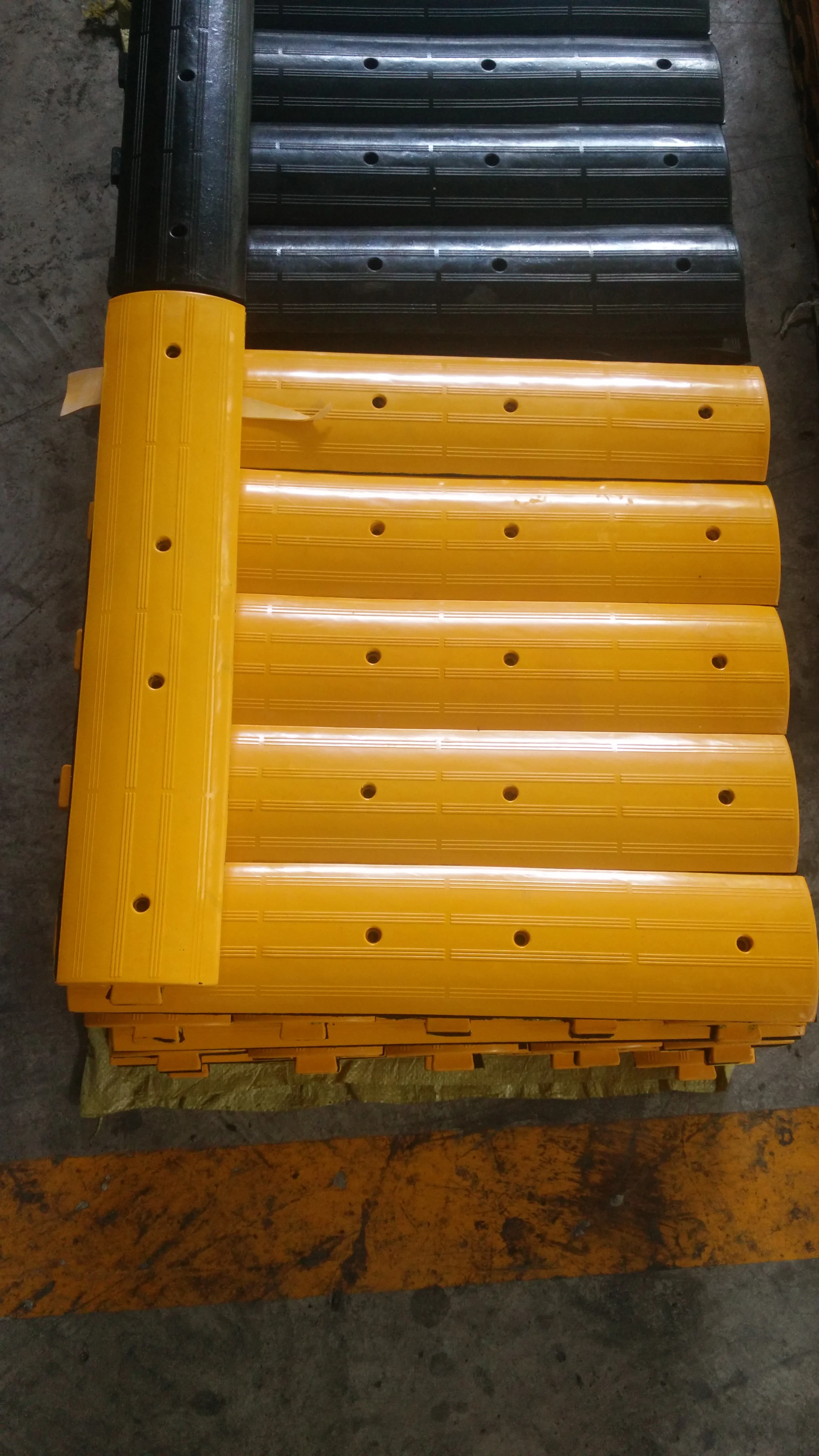 Mini Rubber Speed Humps Vehicle Speed Bump Car Speed Stoppers - Buy ...