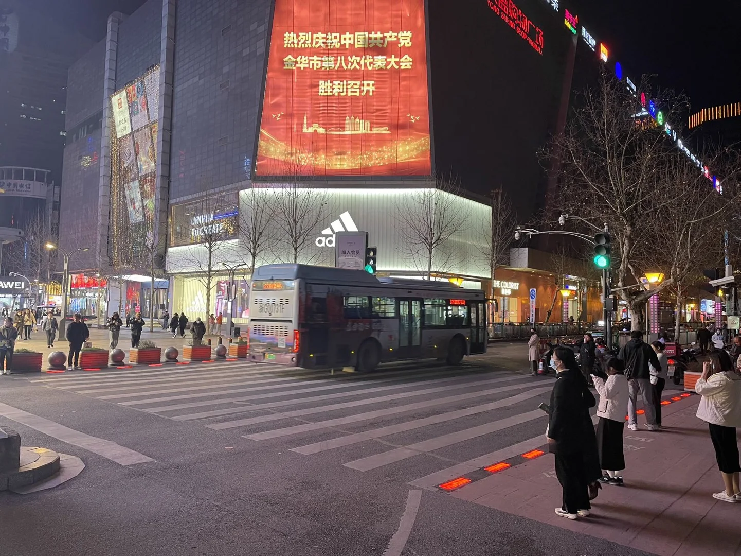 Smart LED Crosswalk - Safe and Efficient Pedestrian Crossing