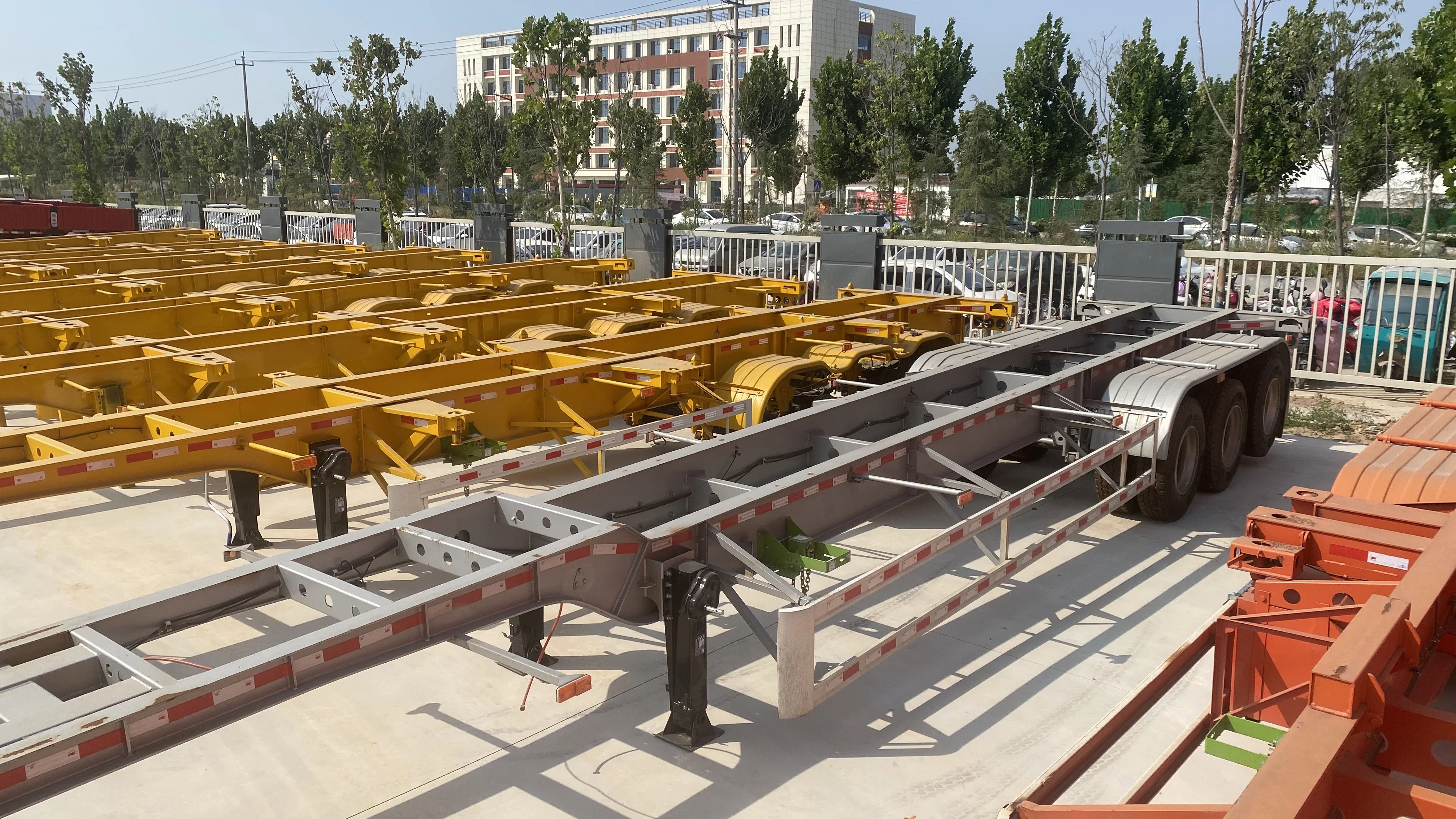 New Shipping Container Trailer Interlink Skeleton Container 2 Or 3 Axle Skeleton Container Truck ...