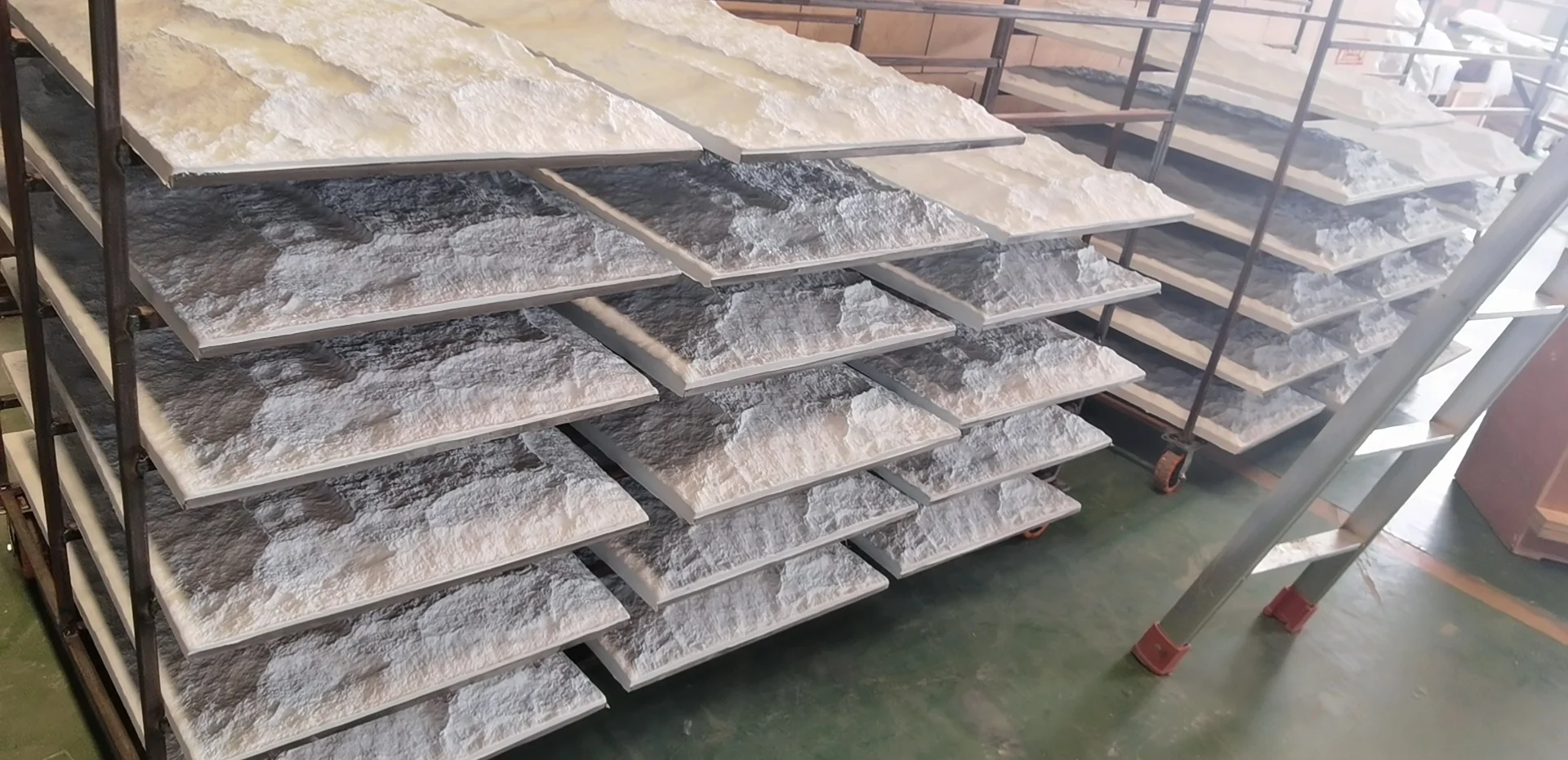 Thin PU Stone Veneer 20mm Faux Stone Light Weight Indoor Decorate ...