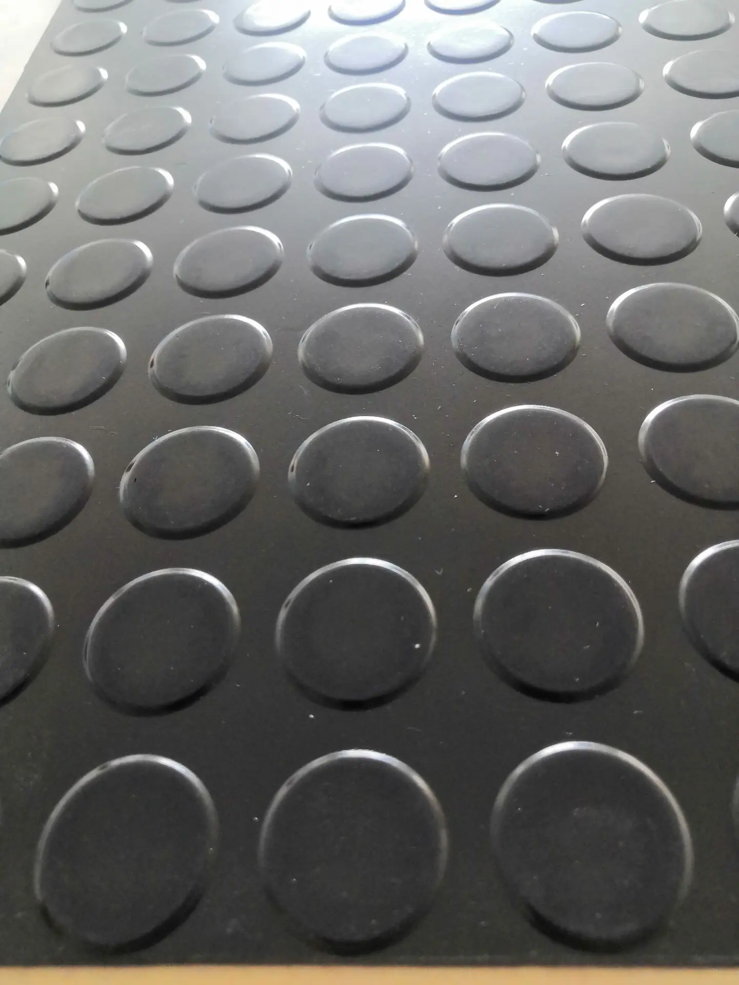 Custom Recycled Sbr Round Coin Rubber Mat Flooring For Moulding And ...