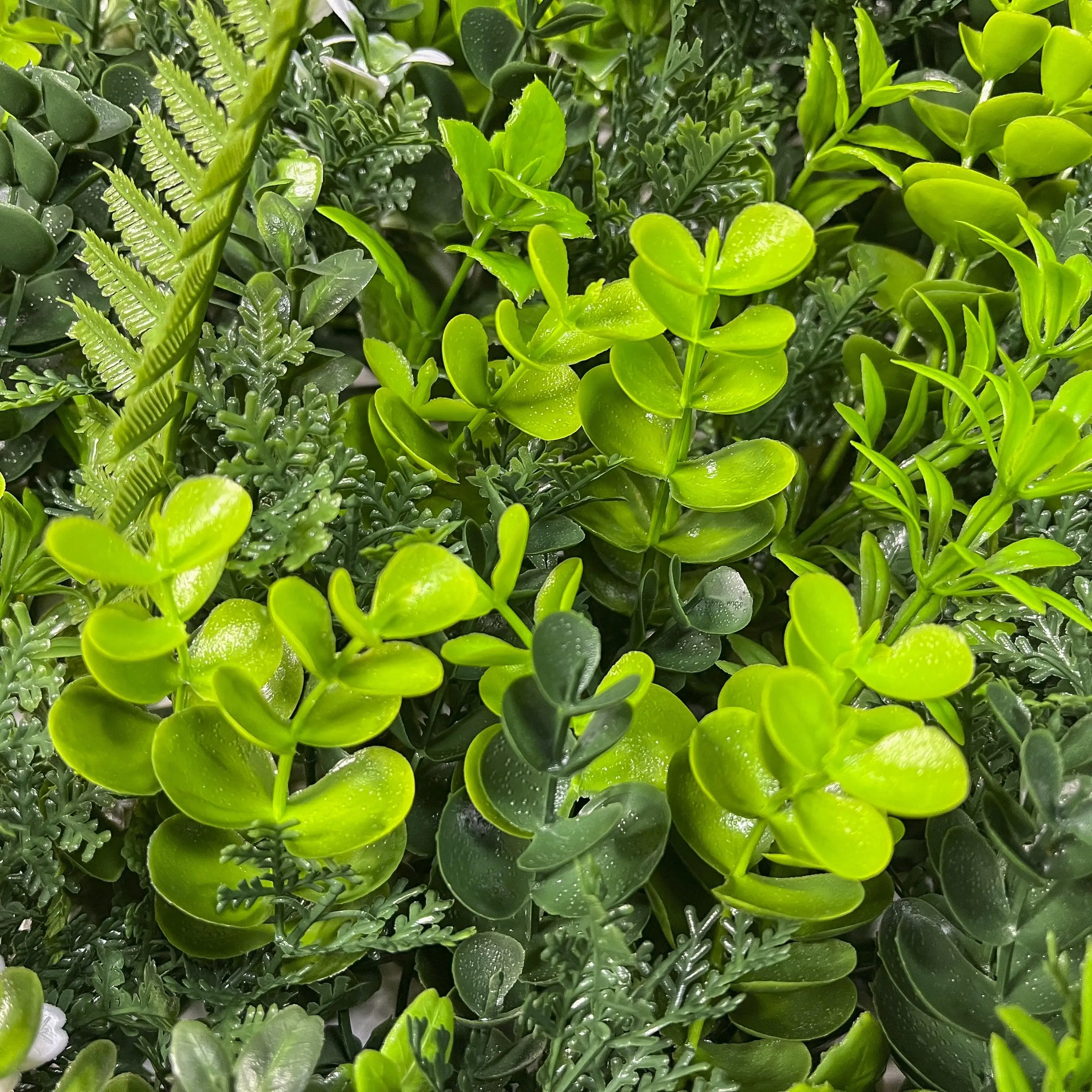 Linwoo Artificial Wall Plants - Stylish Greenery Solutions
